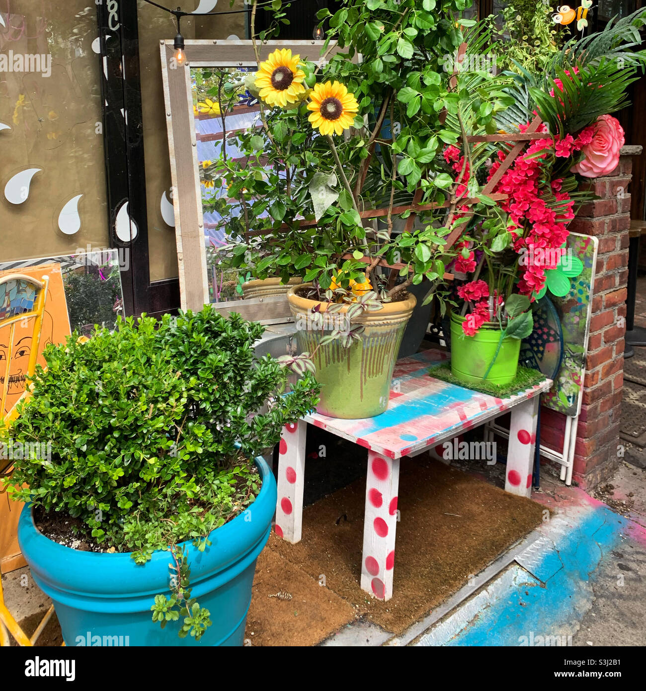 Pinkys space restaurant art gallery and studio hi-res stock photography ...