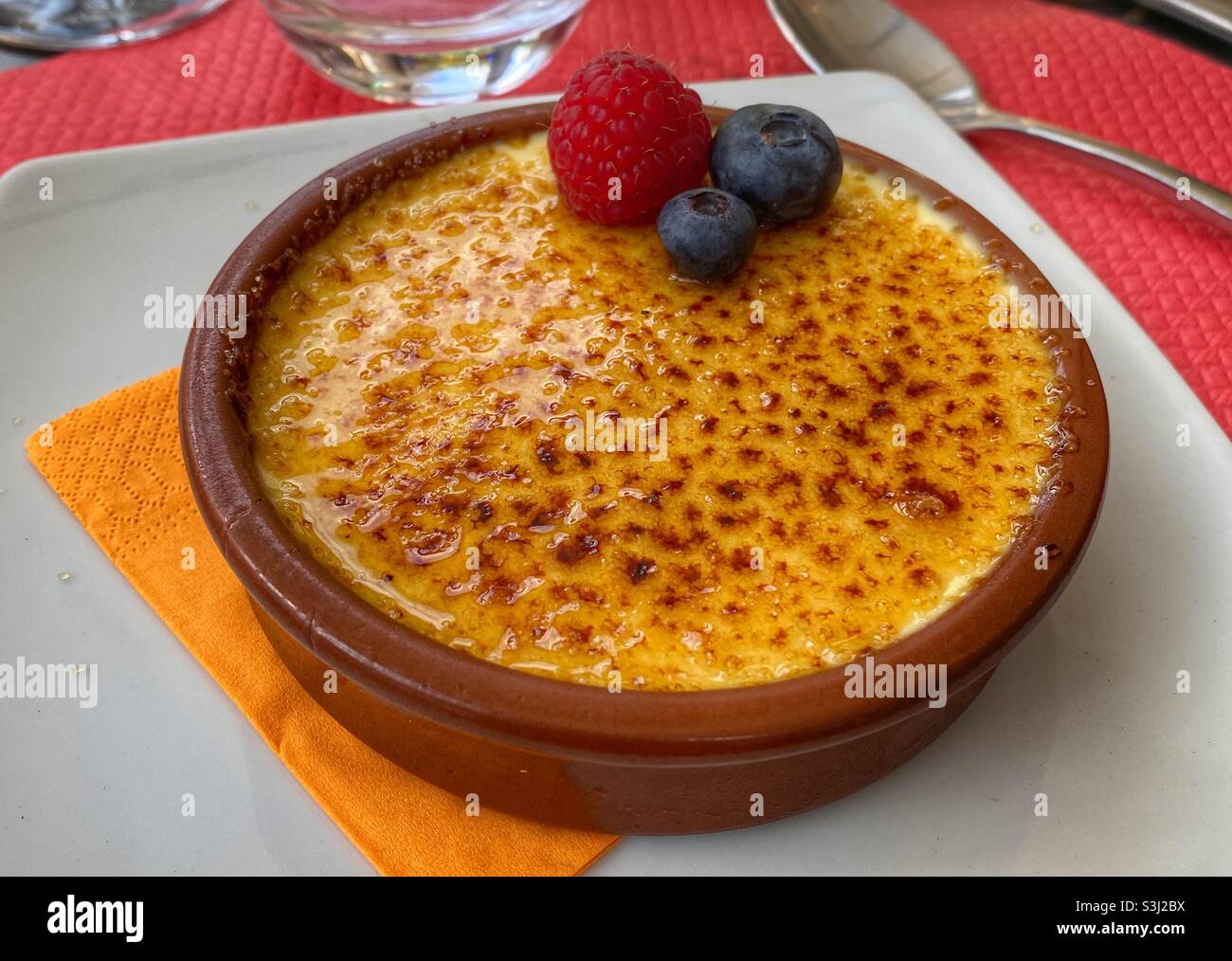 Creme brulee restaurant hi-res stock photography and images - Alamy