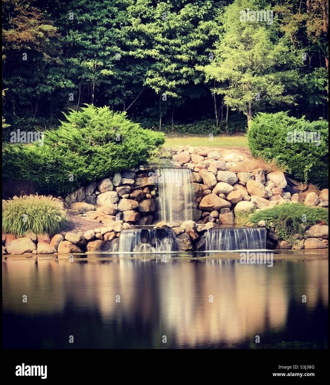 Landscaping with rocks hi-res stock photography and images - Alamy