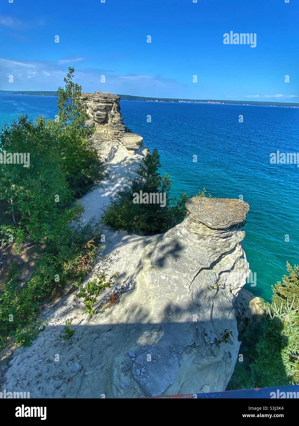 Castle Rocks, Beautiful shoreline along Pictured Rocks Lakeshore ...