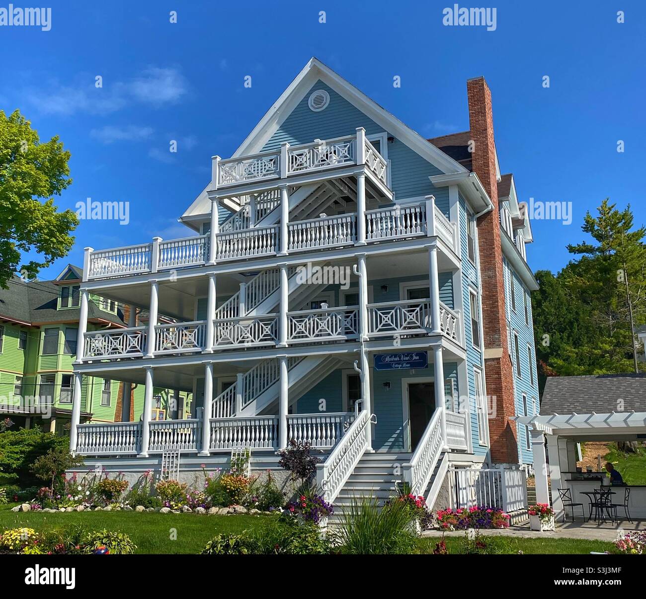 Cool house hi-res stock photography and images - Alamy