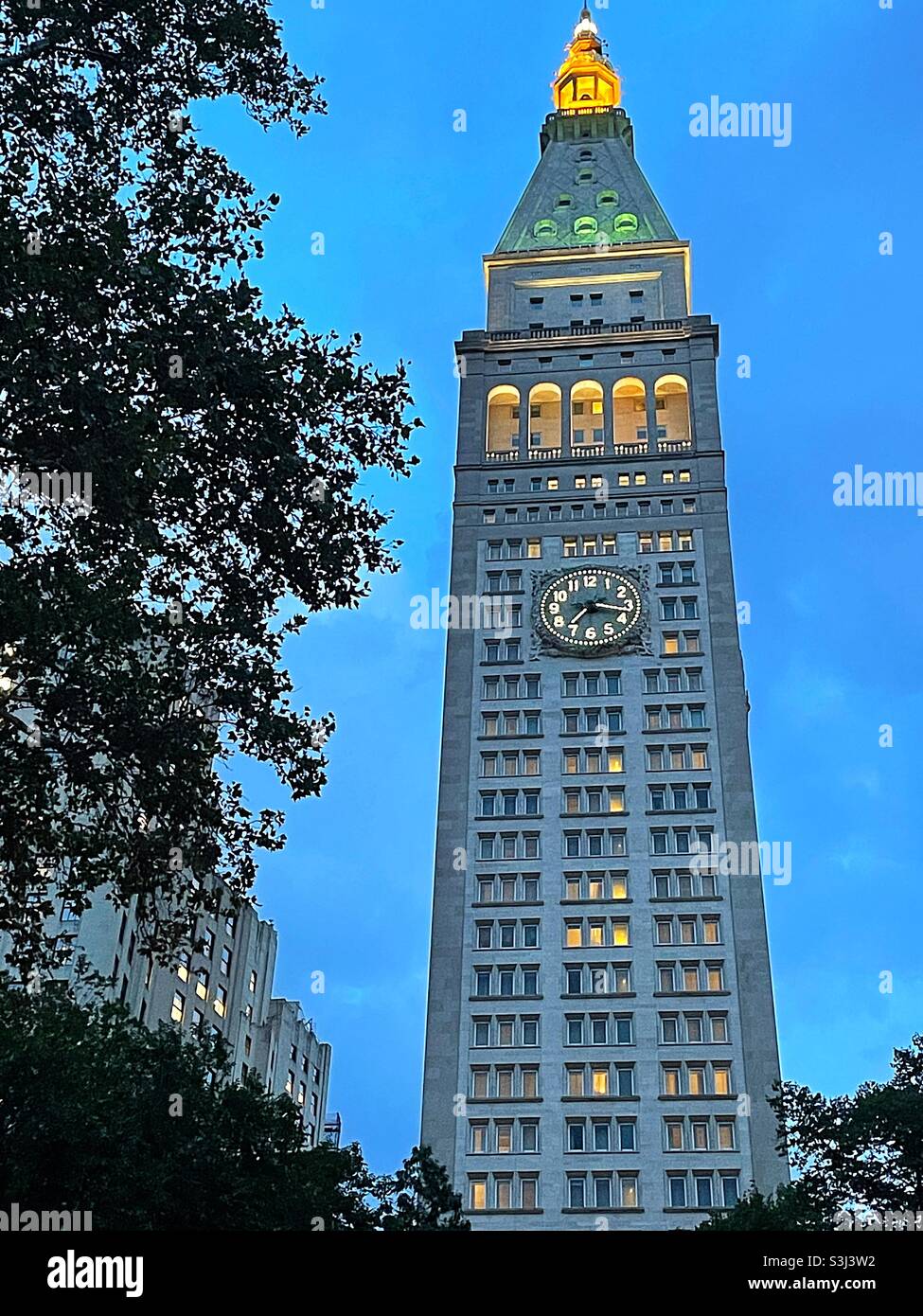 The MetLife tower is located at 1 Madison Ave. across from Madison ...