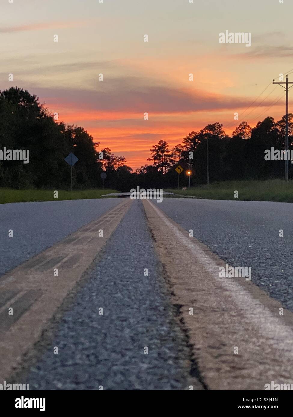Country road sunset hi-res stock photography and images - Alamy