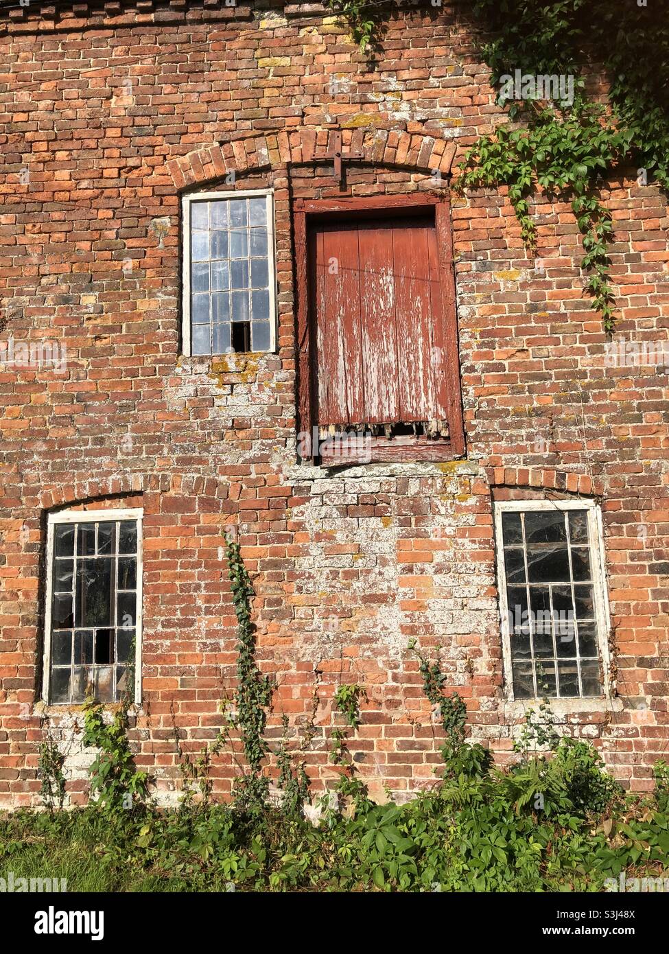 Handmade brick hi-res stock photography and images - Alamy