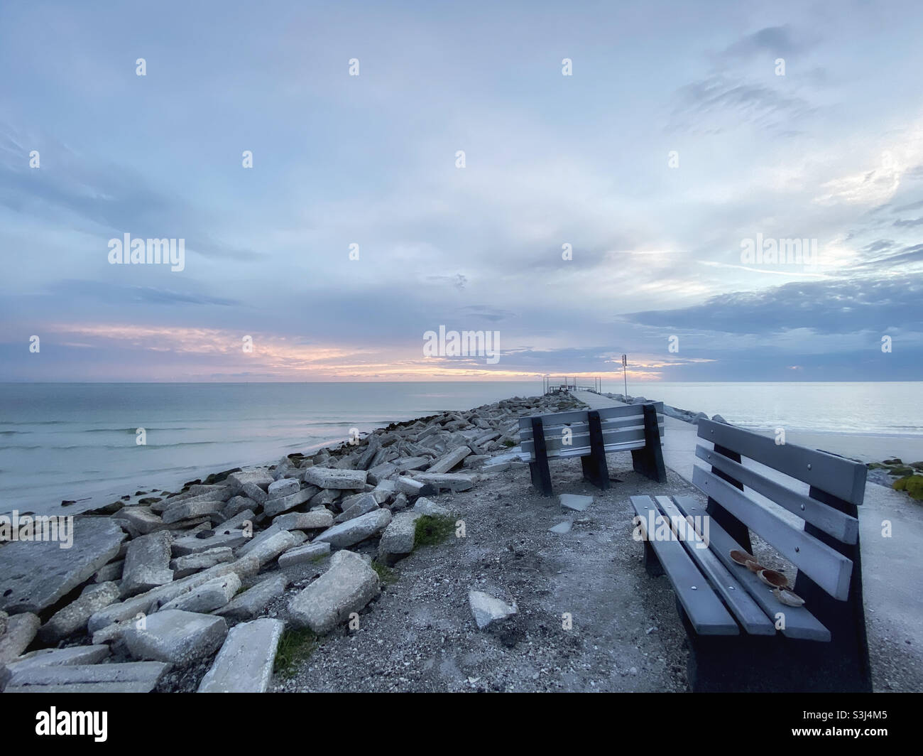Bench on a benches hi-res stock photography and images - Alamy