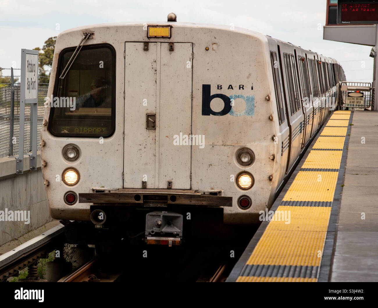 Bart train station hi-res stock photography and images - Alamy