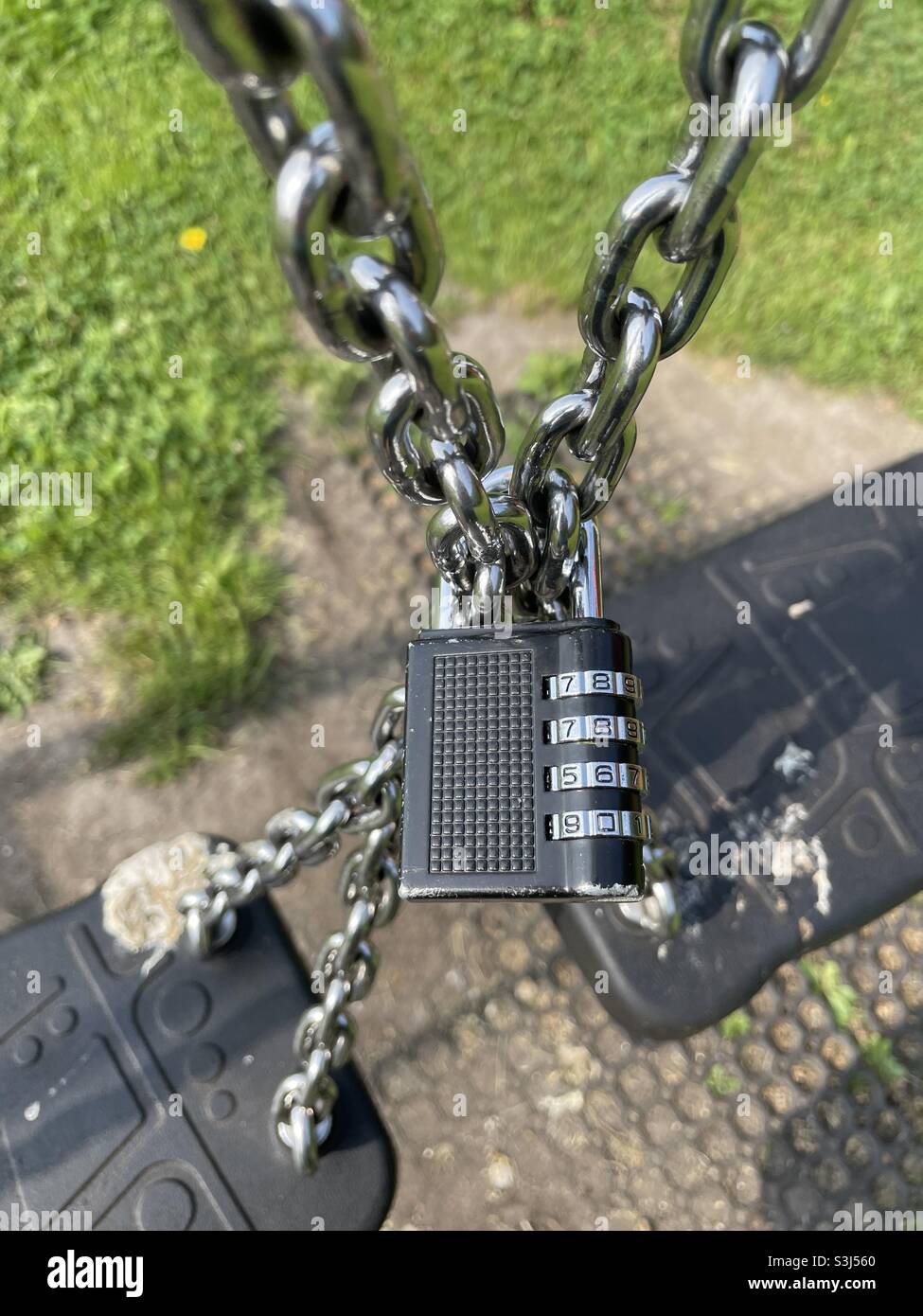 Vandalised parks hi-res stock photography and images - Alamy