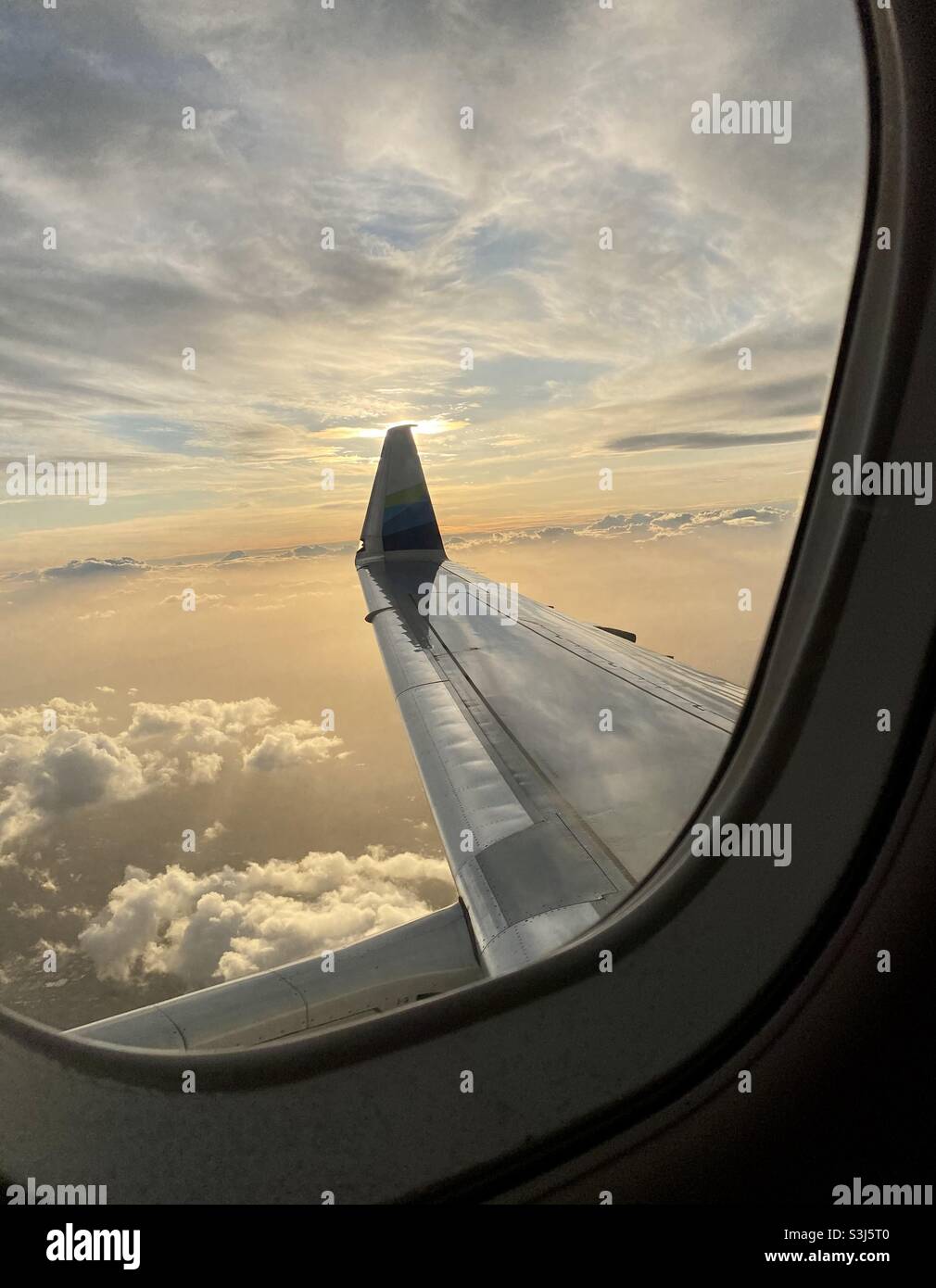 Airplane wing sunset hi-res stock photography and images - Alamy