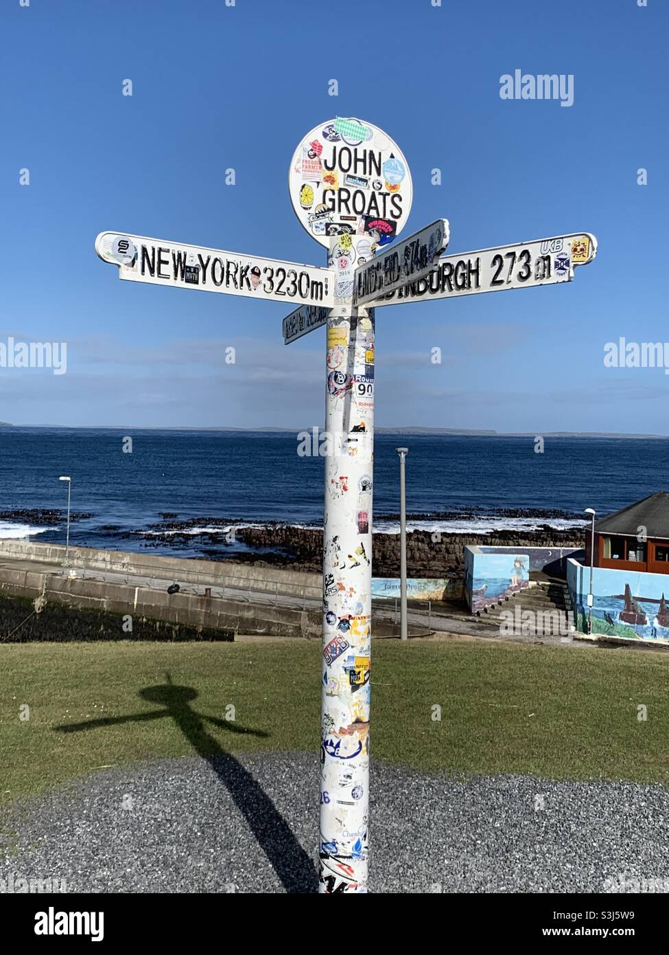 Landmark signpost at John o groats Scotland Stock Photo - Alamy