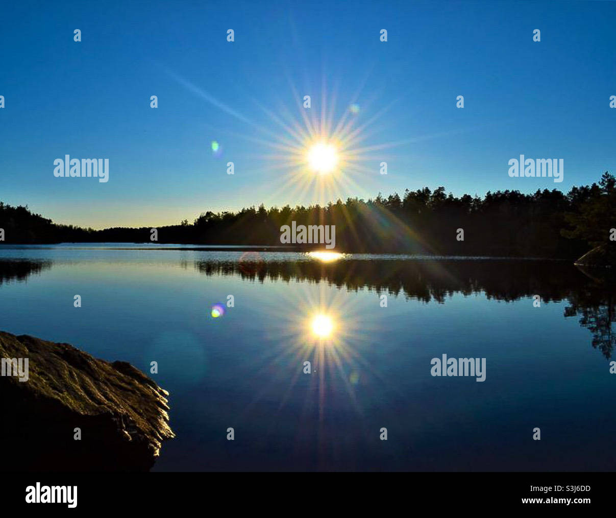 Sun flares hi-res stock photography and images - Alamy