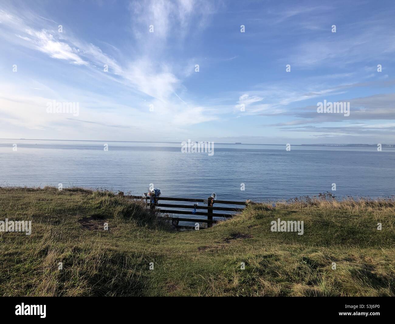 Cliff top view sea hi-res stock photography and images - Alamy