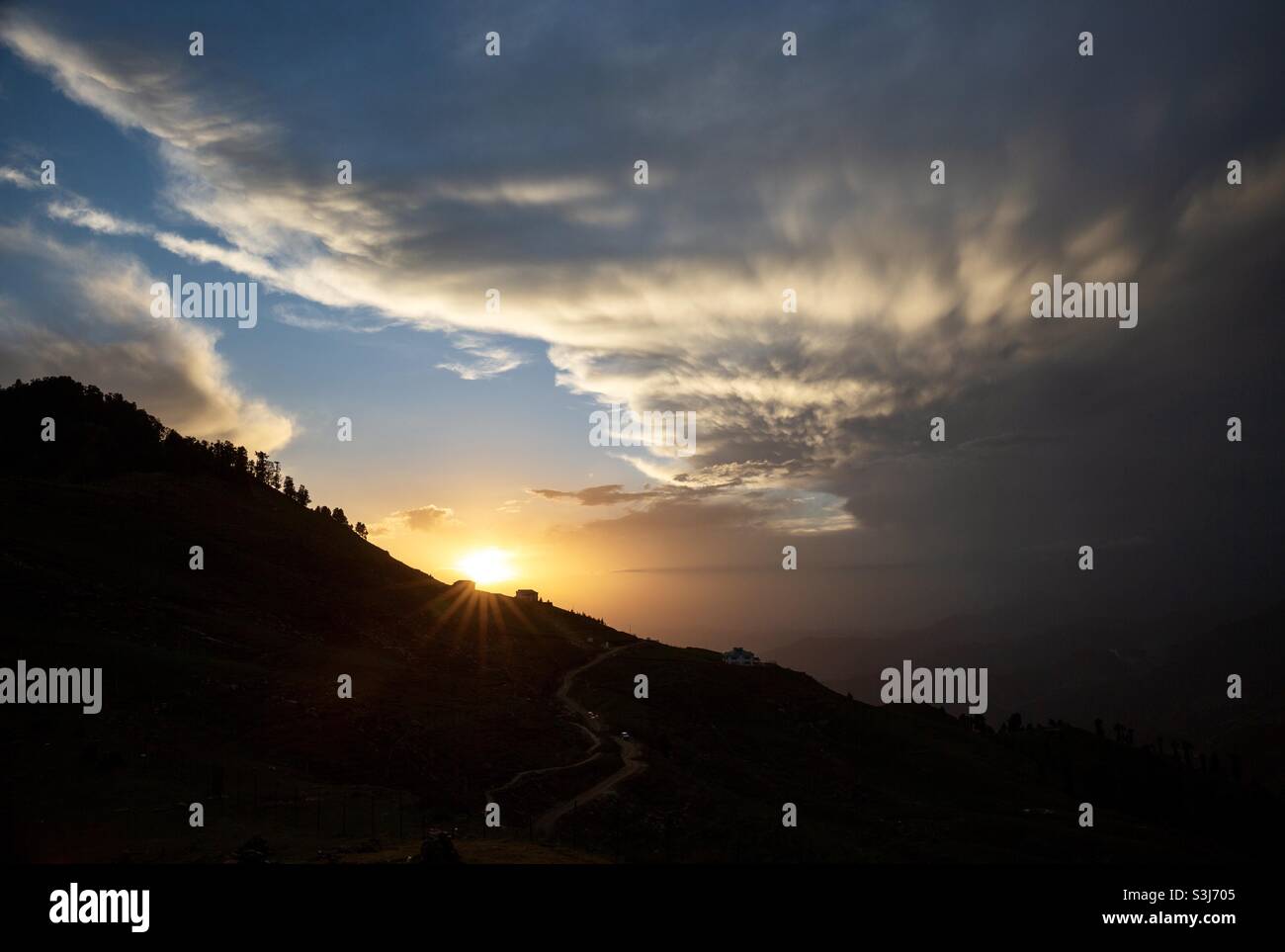 Himalaya india sunset hi-res stock photography and images - Alamy