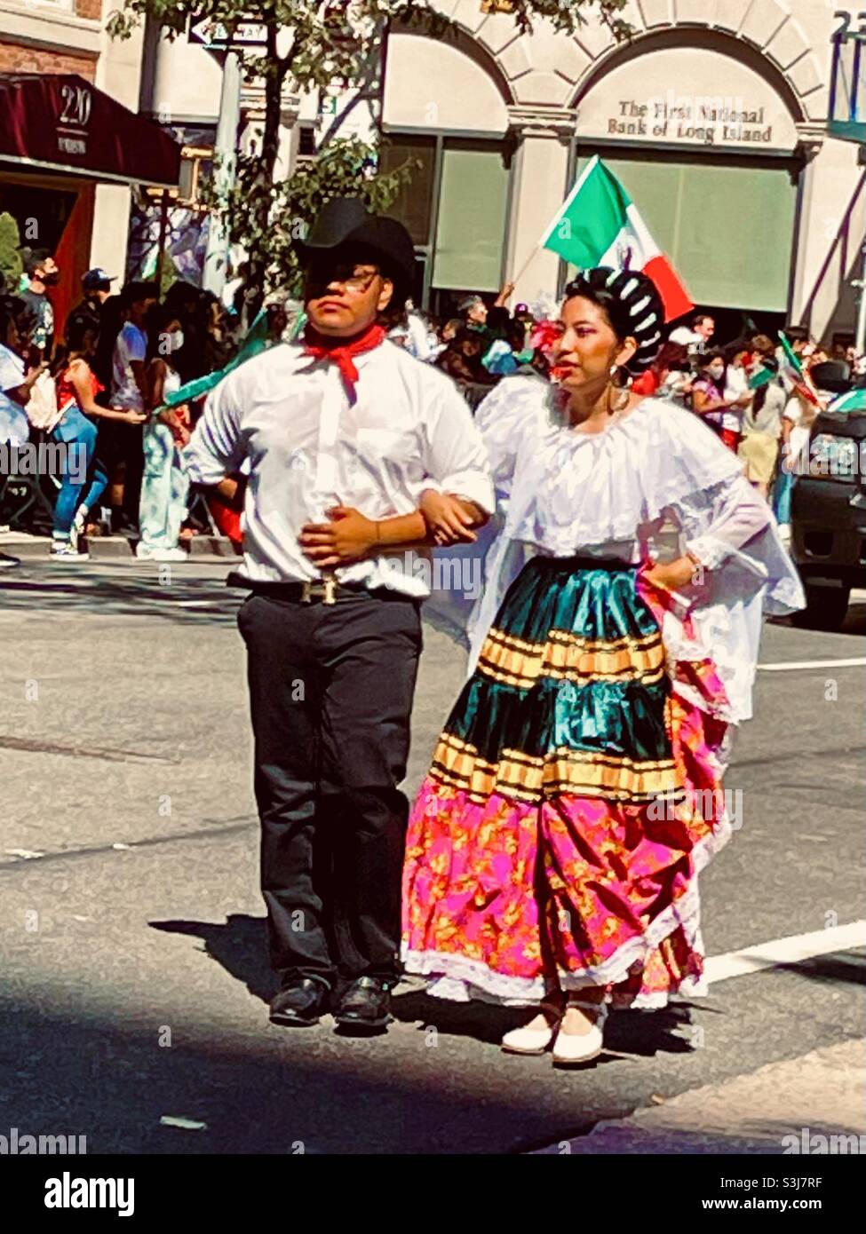Dancers in Mexican Day Parade Stock Photo - Alamy