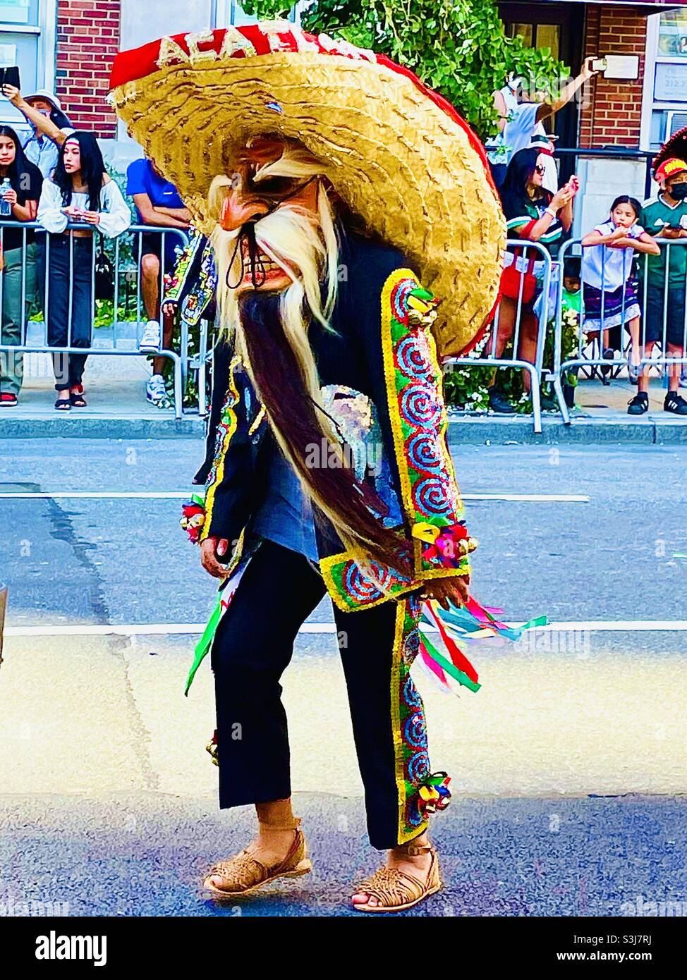 Hispanic heritage parade hi-res stock photography and images - Alamy