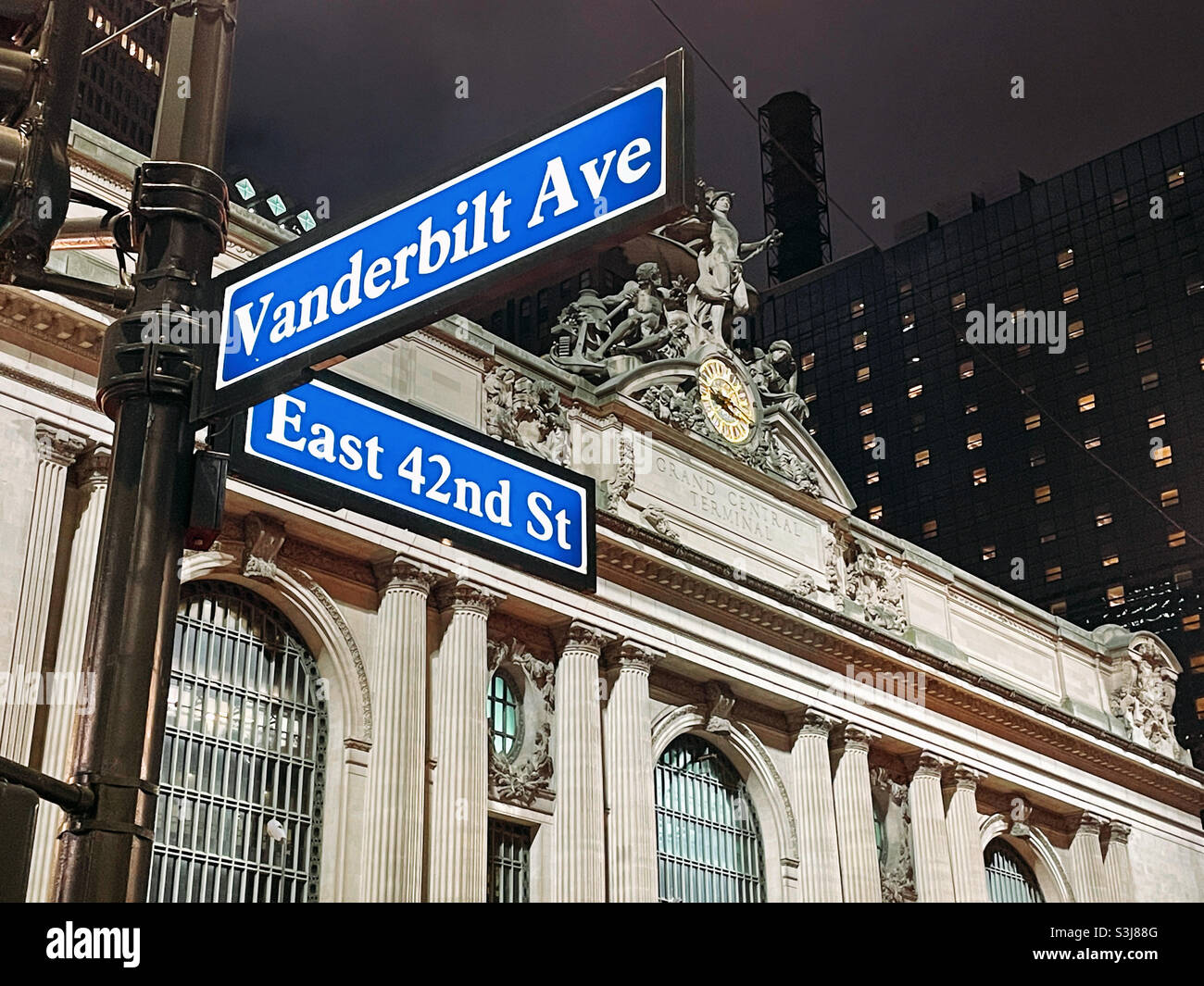 Lighted street signs of Vanderbilt Avenue @the intersection of E. 42nd ...