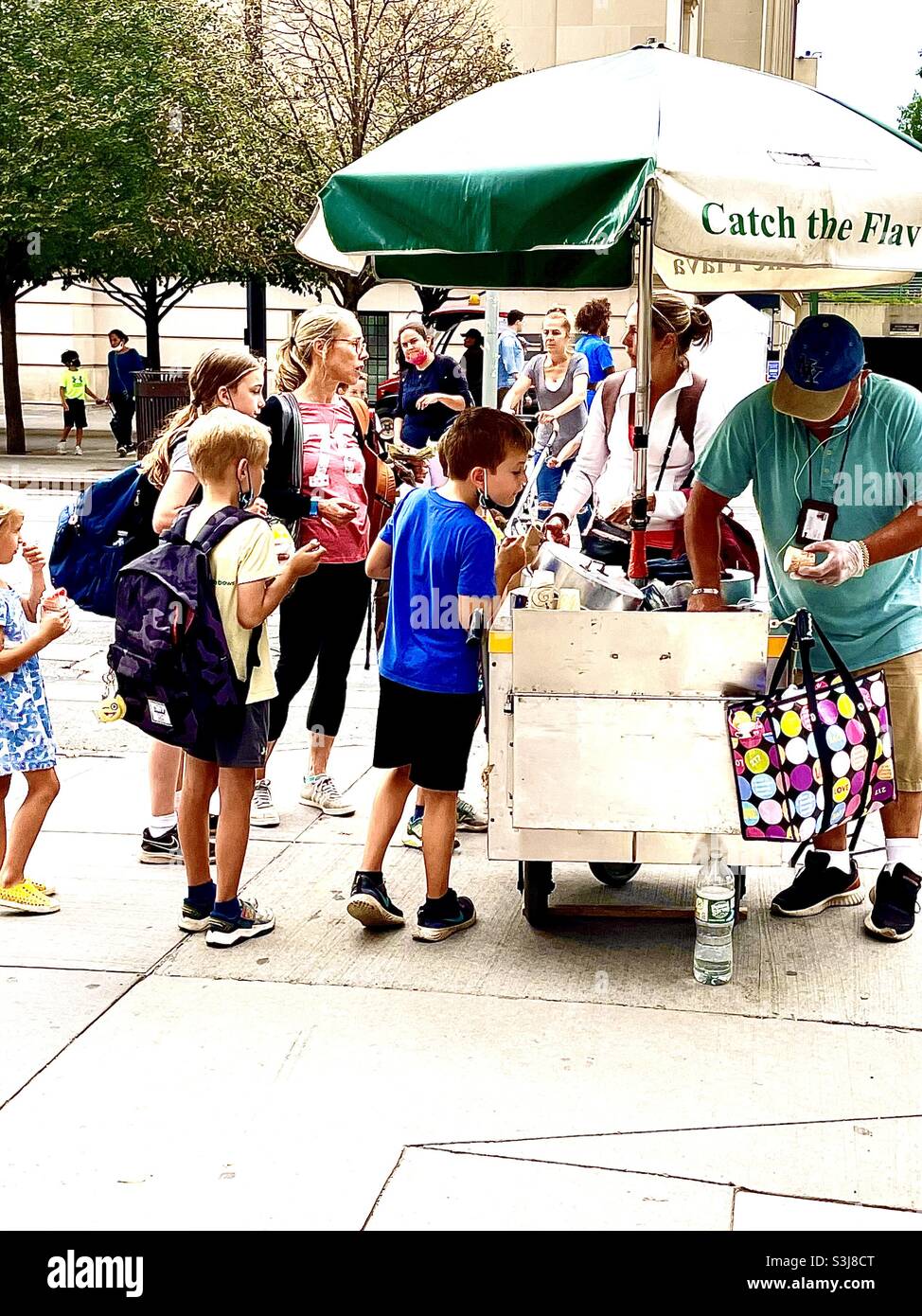Ice cream vendor Stock Photo - Alamy
