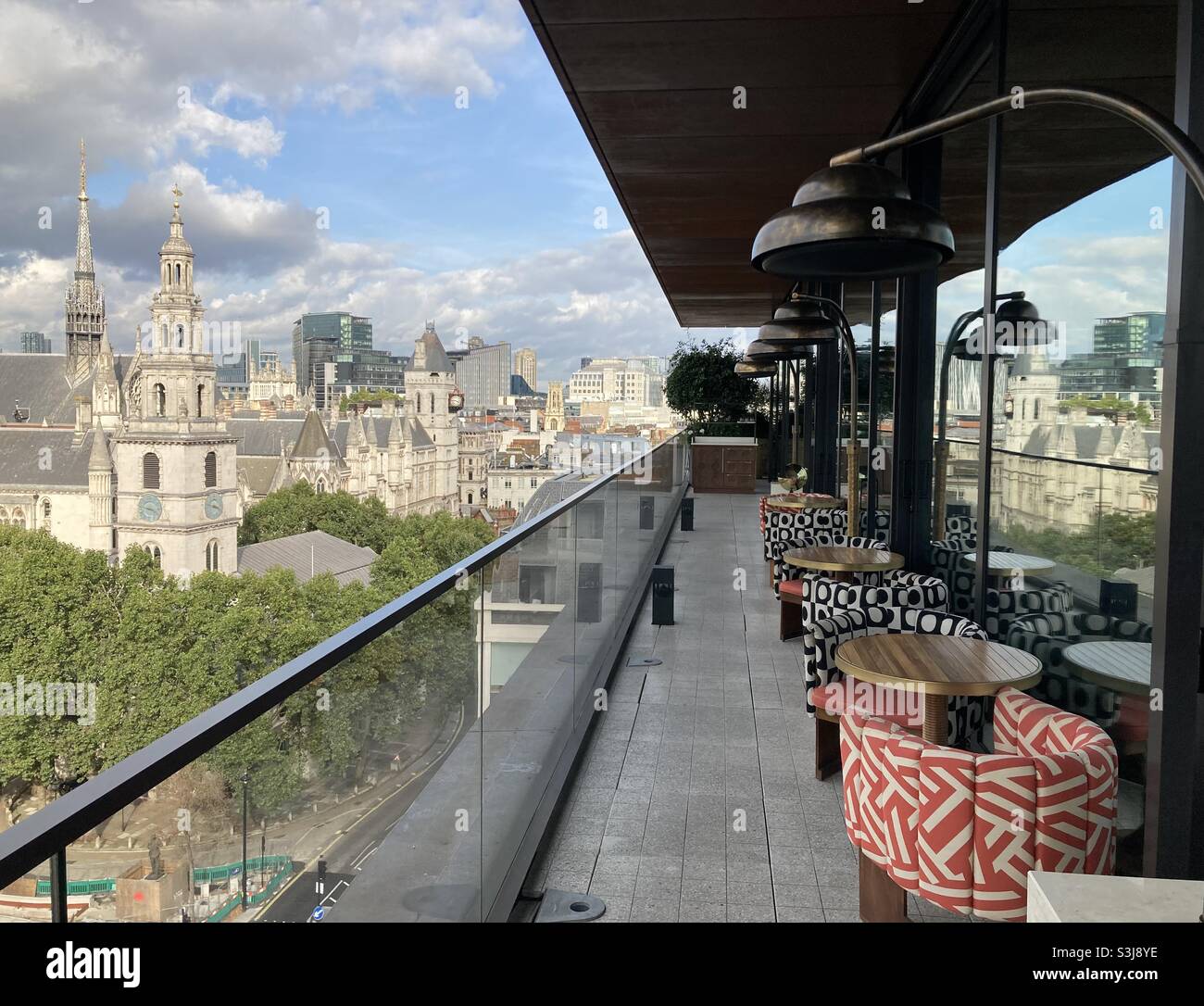 Cocktail bar terrace overlooking London Stock Photo - Alamy