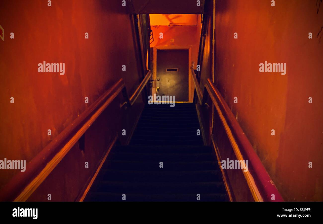 Dark stairs hi-res stock photography and images - Alamy