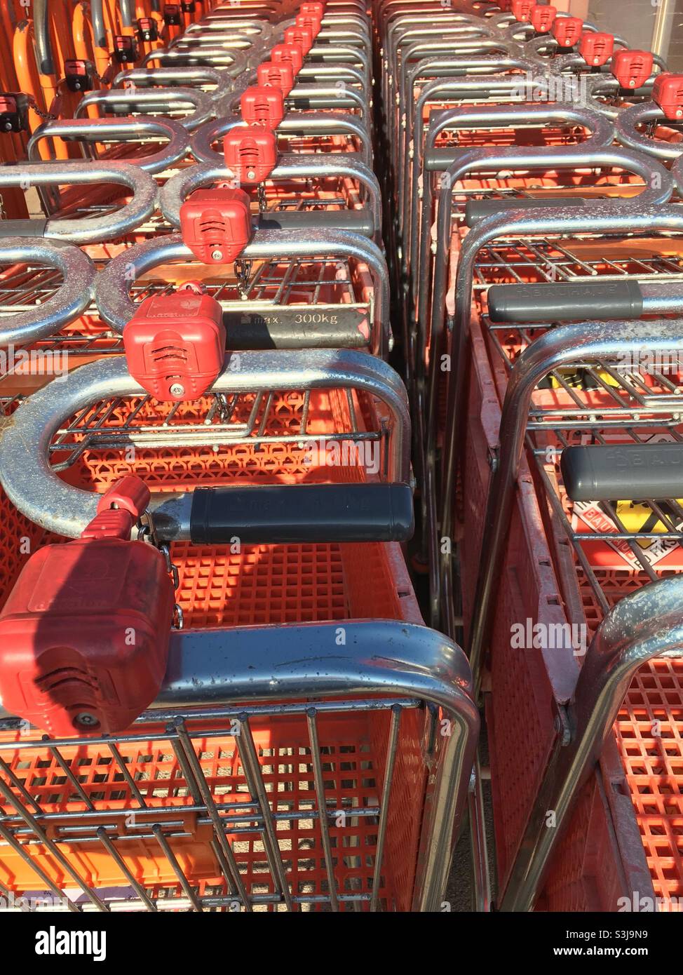 Mall trolleys hi-res stock photography and images - Alamy