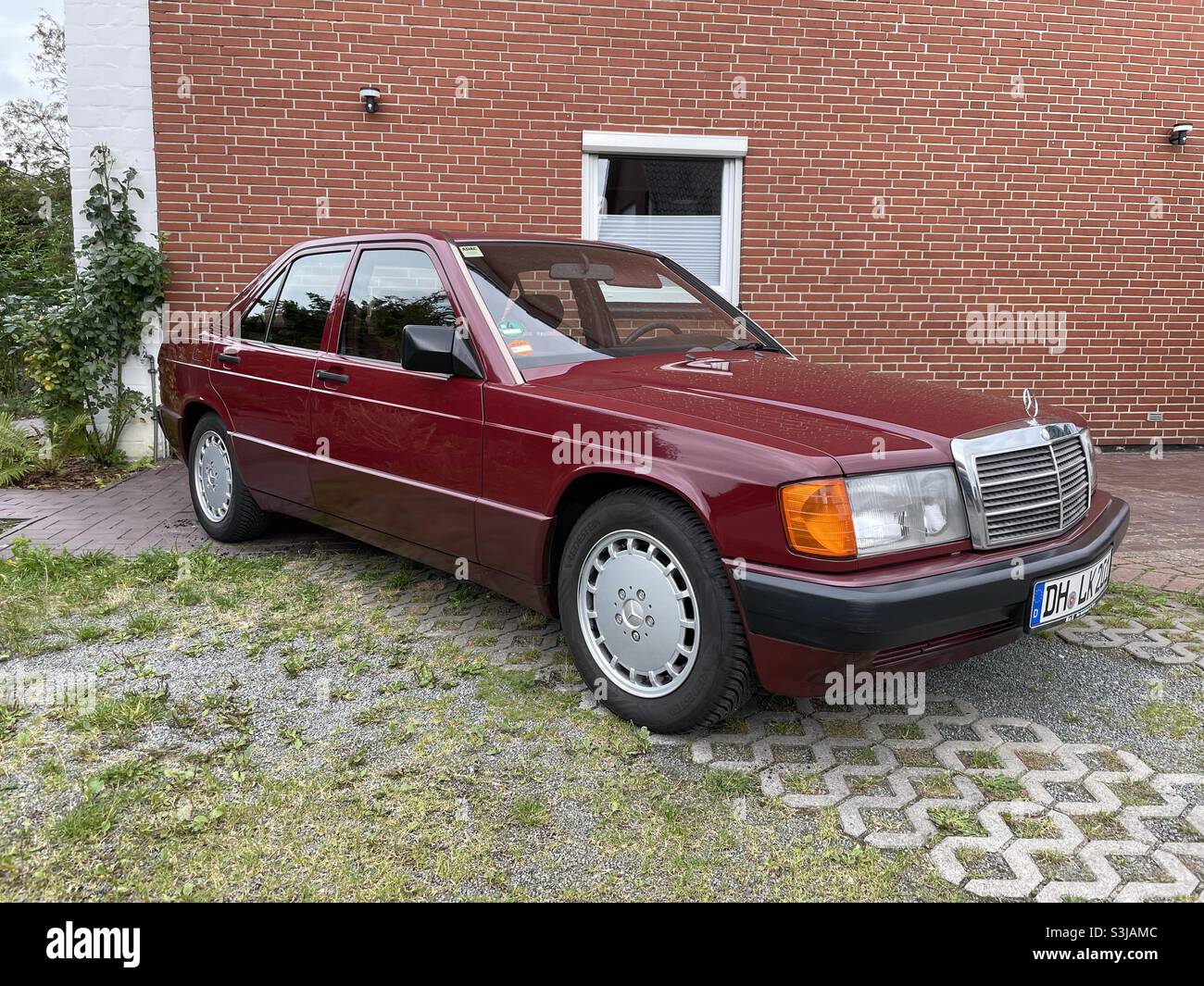 Mercedes 190e 1980s hi-res stock photography and images - Alamy