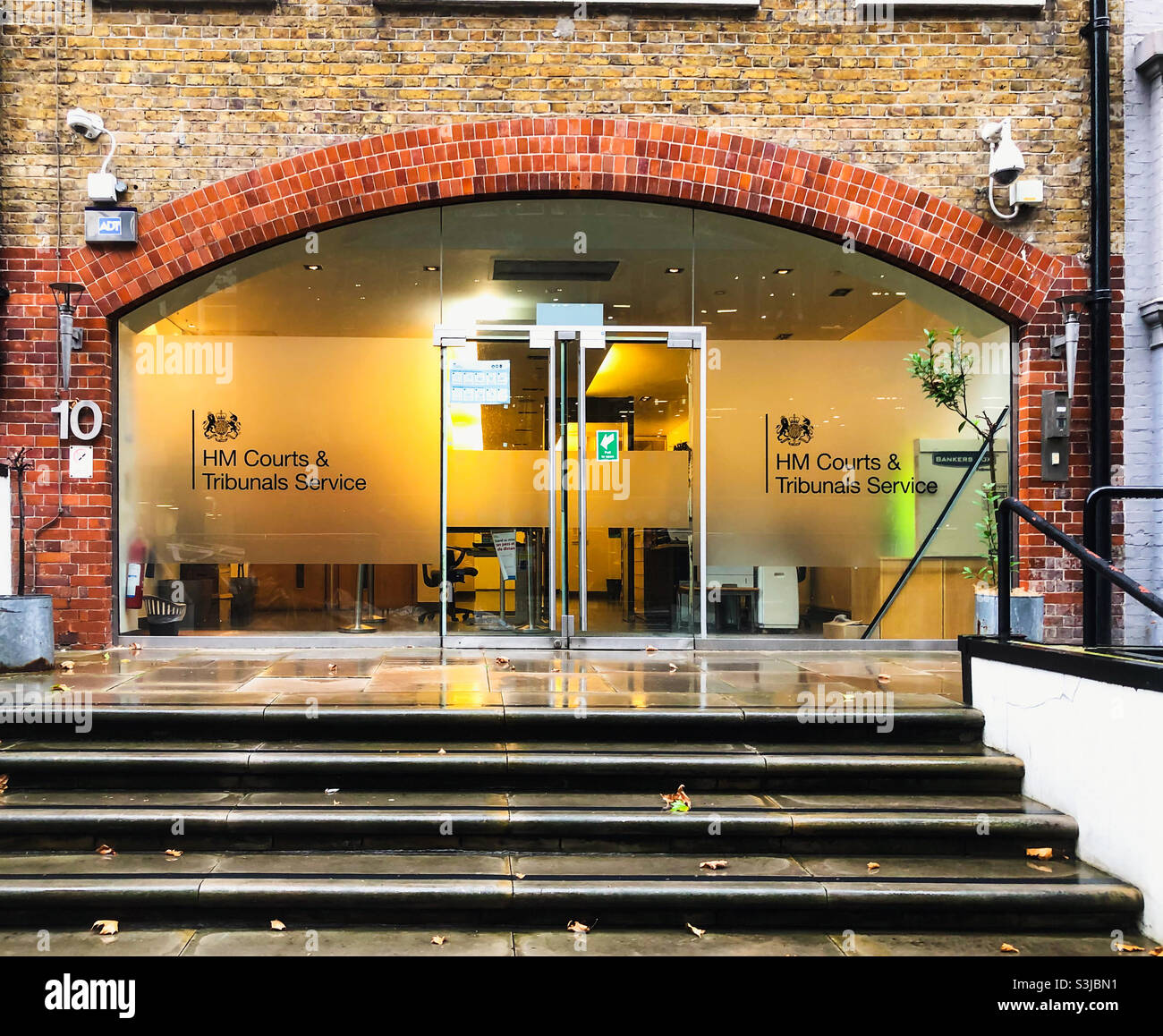 London tribunals hi-res stock photography and images - Alamy