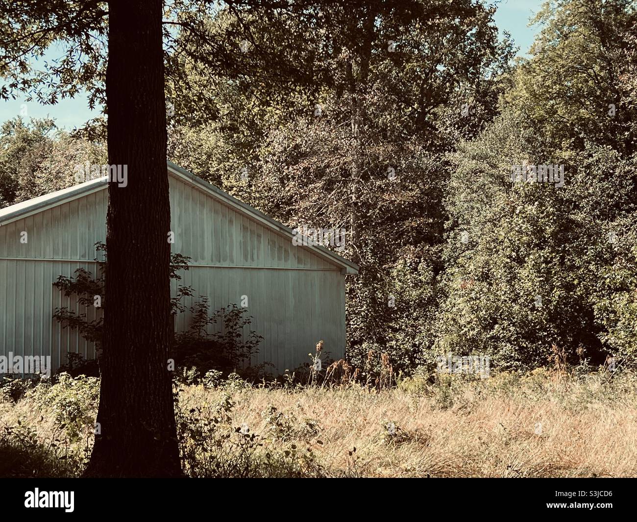 Pole barn hi-res stock photography and images - Alamy