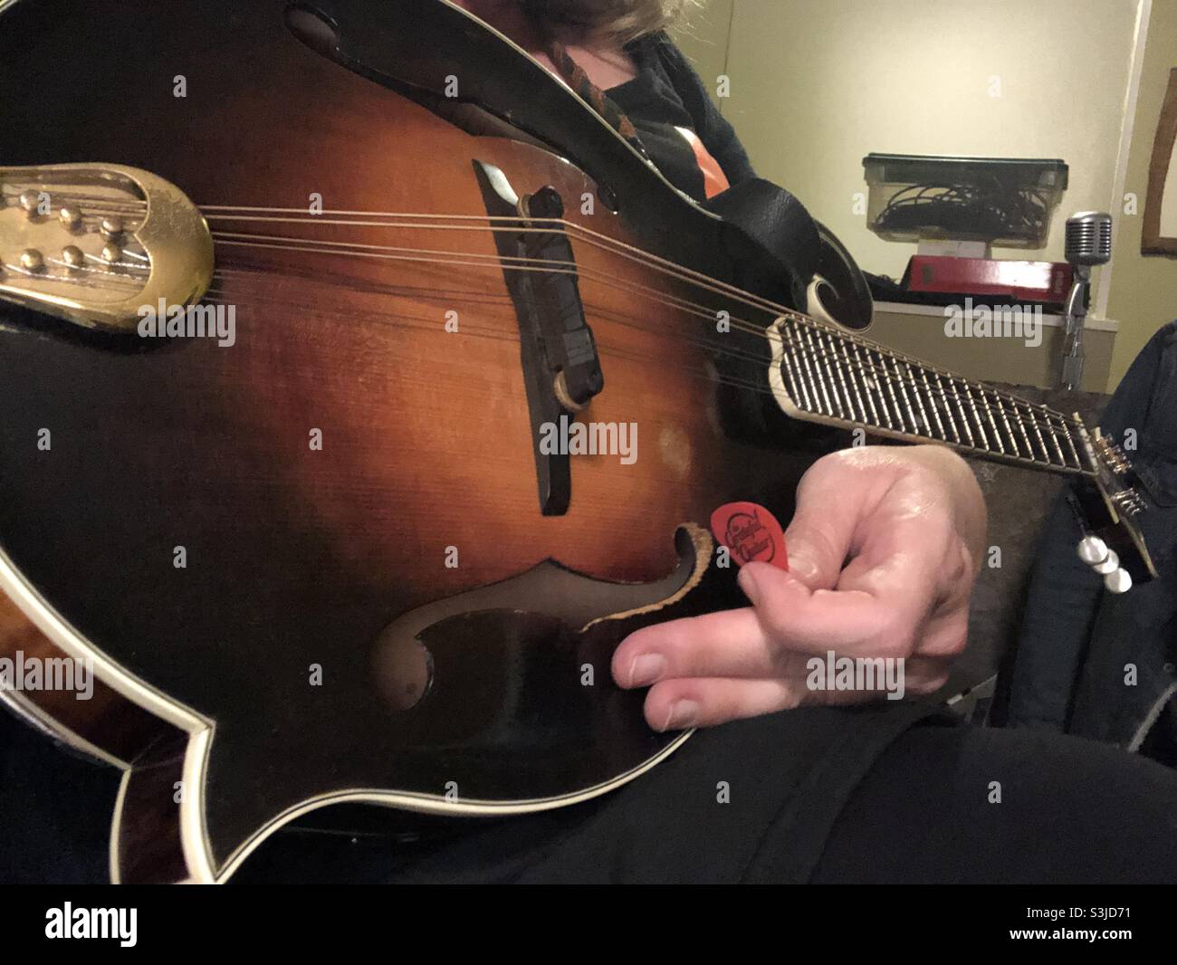 Mandolin strings hi-res stock photography and images - Alamy