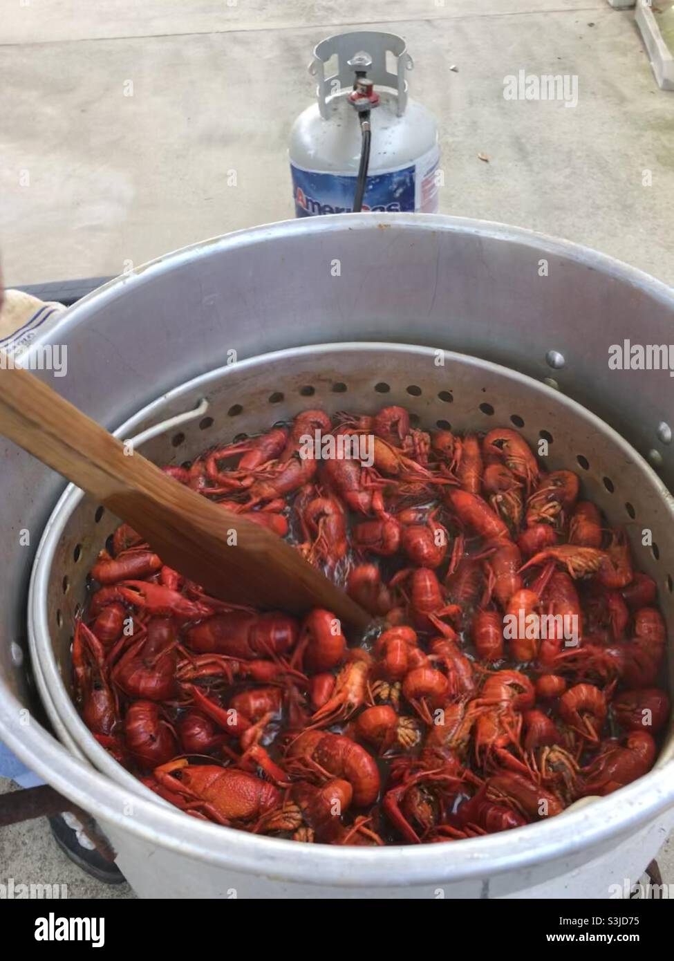 Crawfish boiling hi-res stock photography and images - Alamy