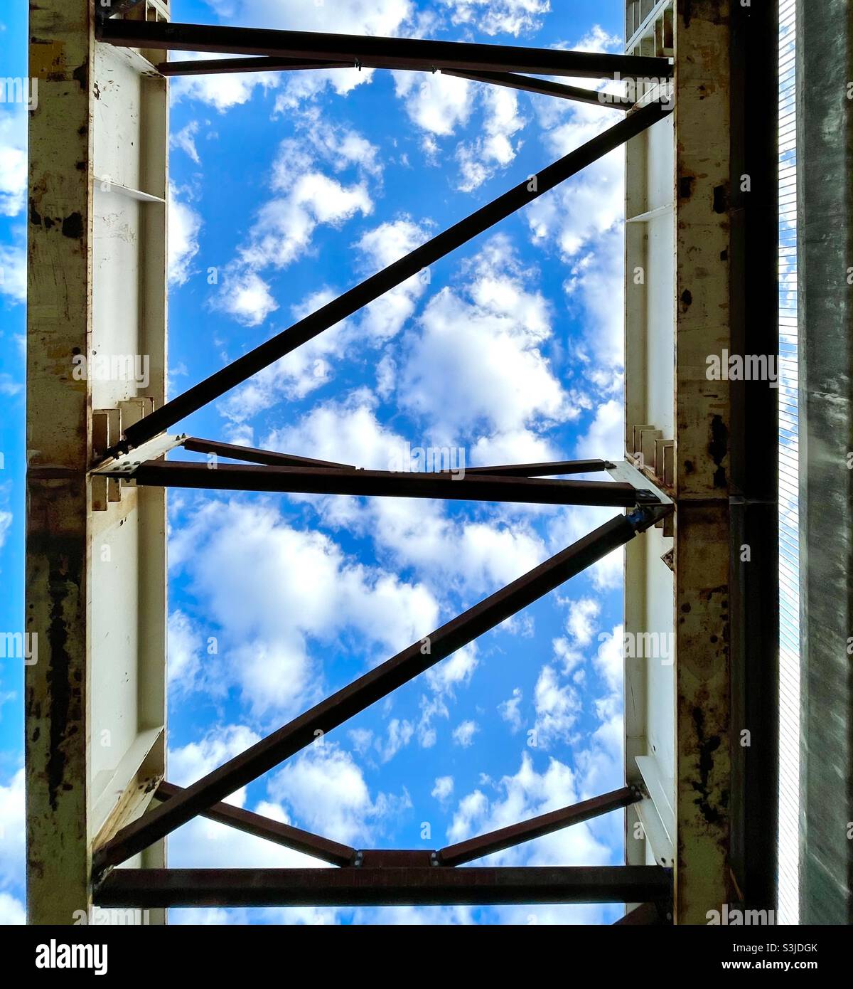 Steel trusses hi-res stock photography and images - Alamy