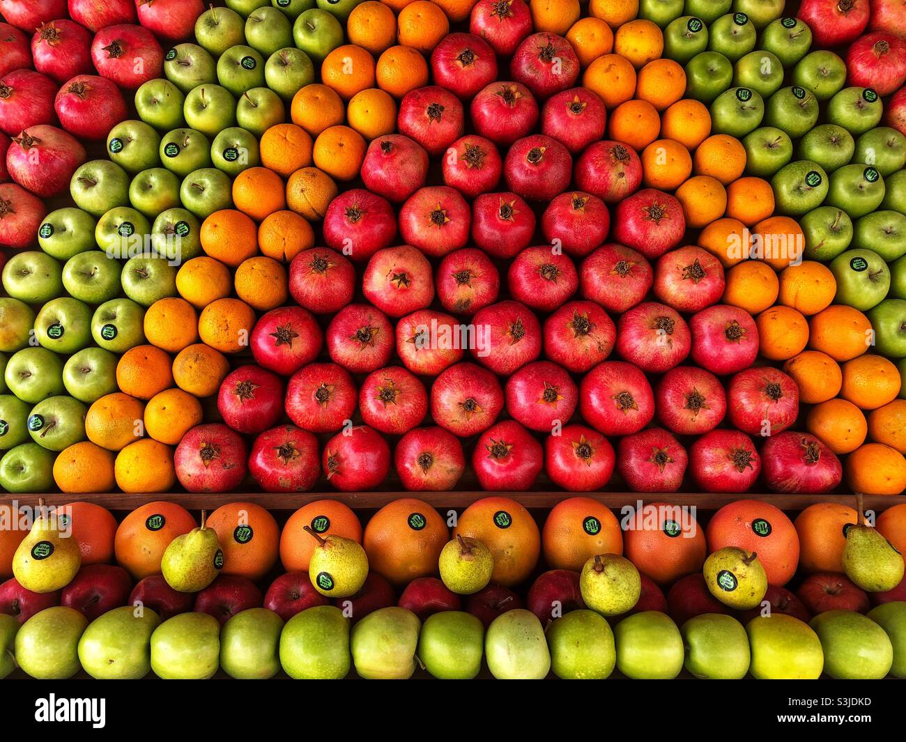 Arrangement of fruits on a shop display Stock Photo - Alamy