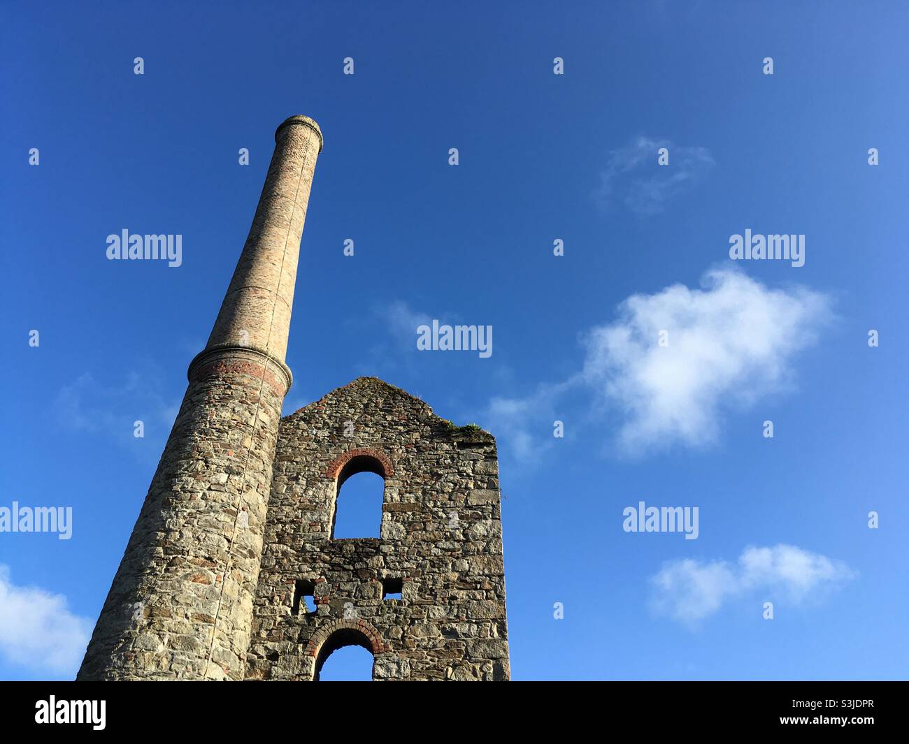 A Cornish mine building with blue sky Stock Photo - Alamy