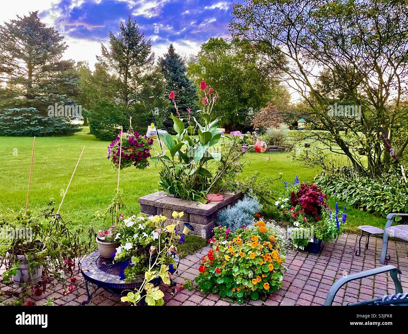Gardens ar sunrise Stock Photo - Alamy