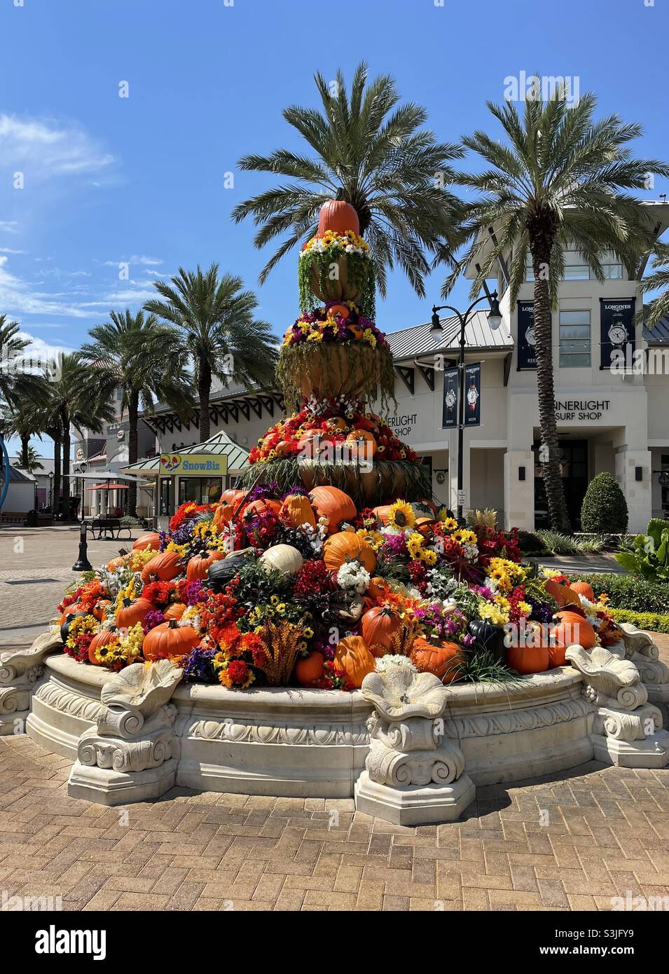 Outdoor autumn display at a shopping mall Stock Photo - Alamy