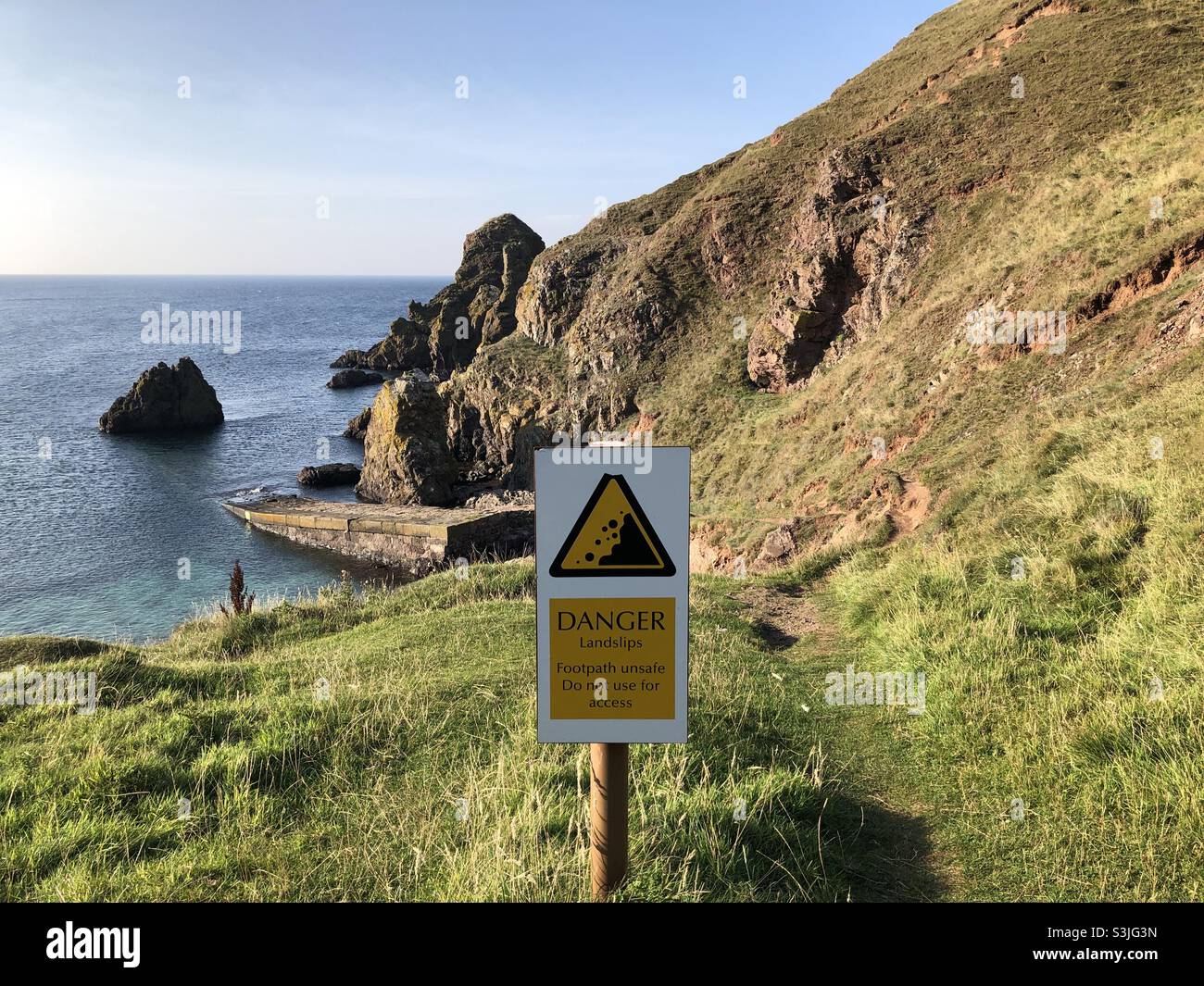 Landslide warning sign hi-res stock photography and images - Alamy