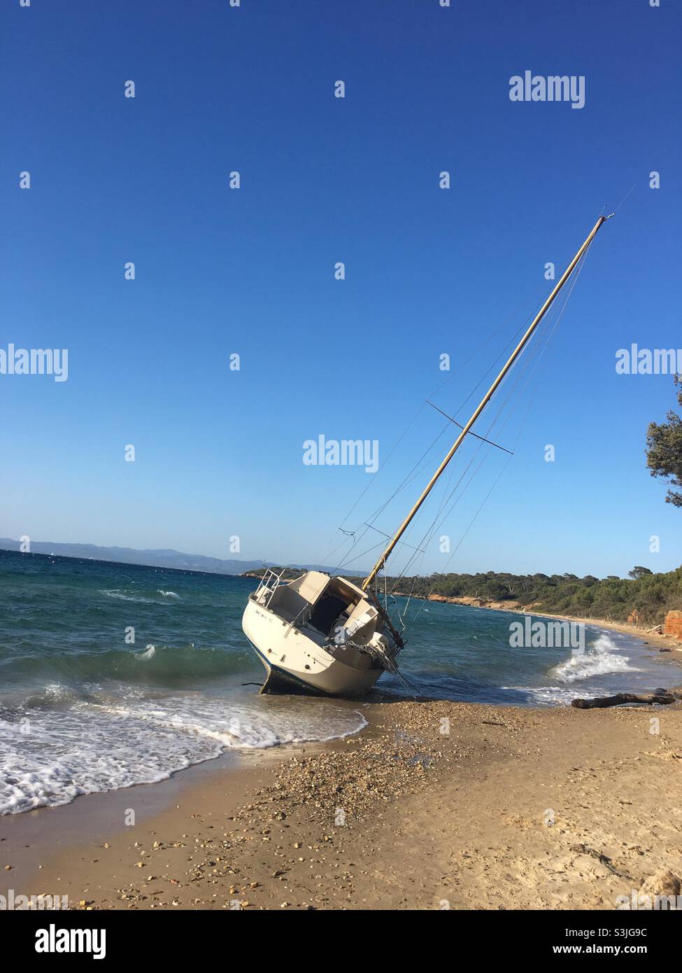 Stranded ship on the beach Stock Photo - Alamy