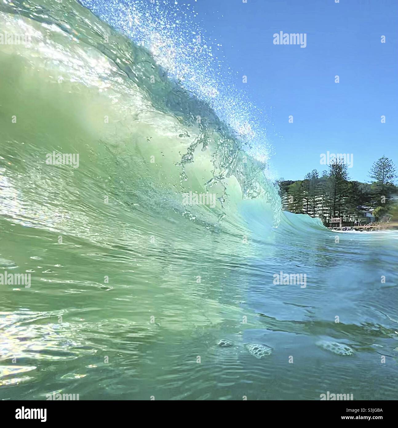 Creating waves hi-res stock photography and images - Alamy