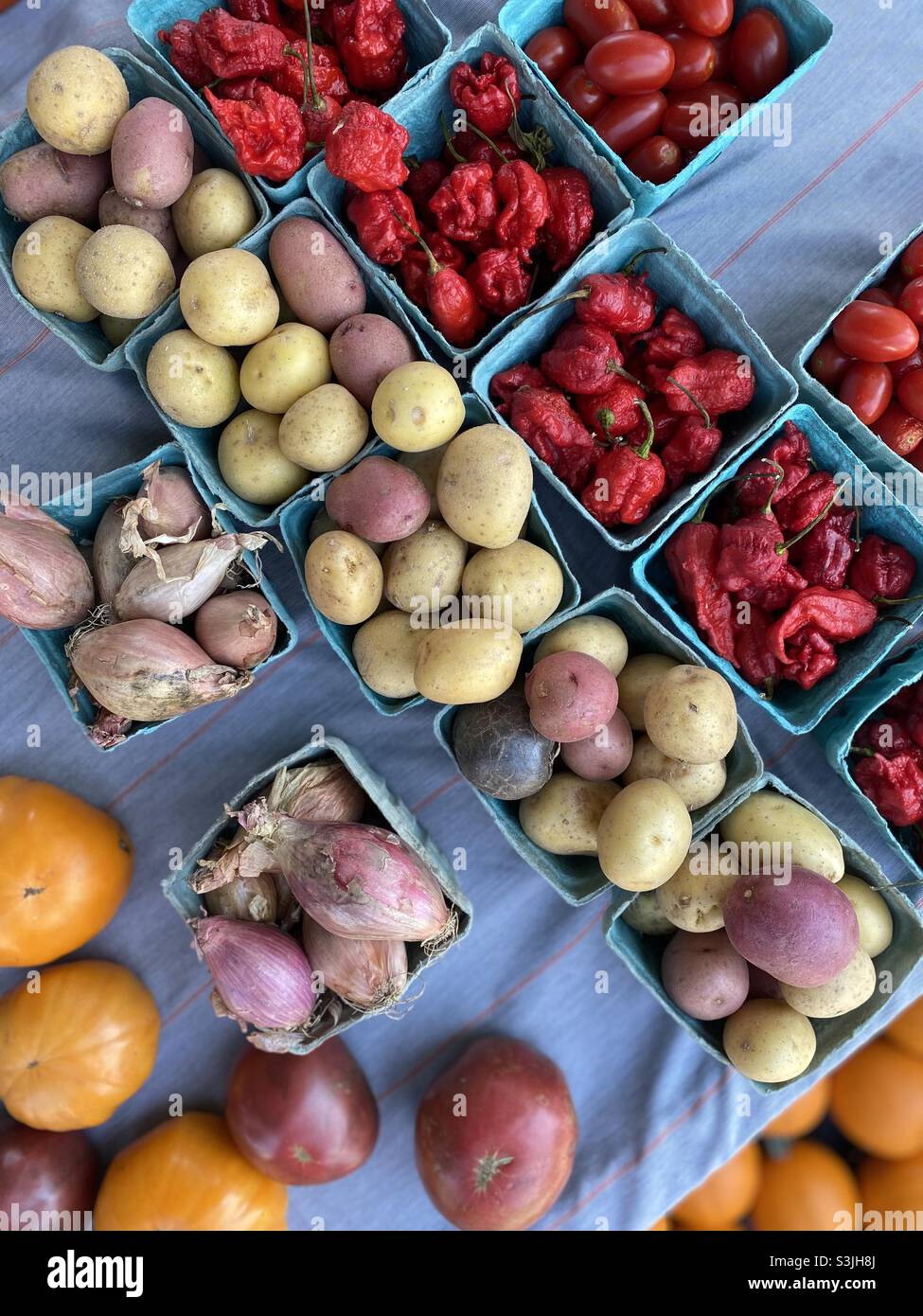 Overhead view of a table full of produce at a farmer’s market Stock ...