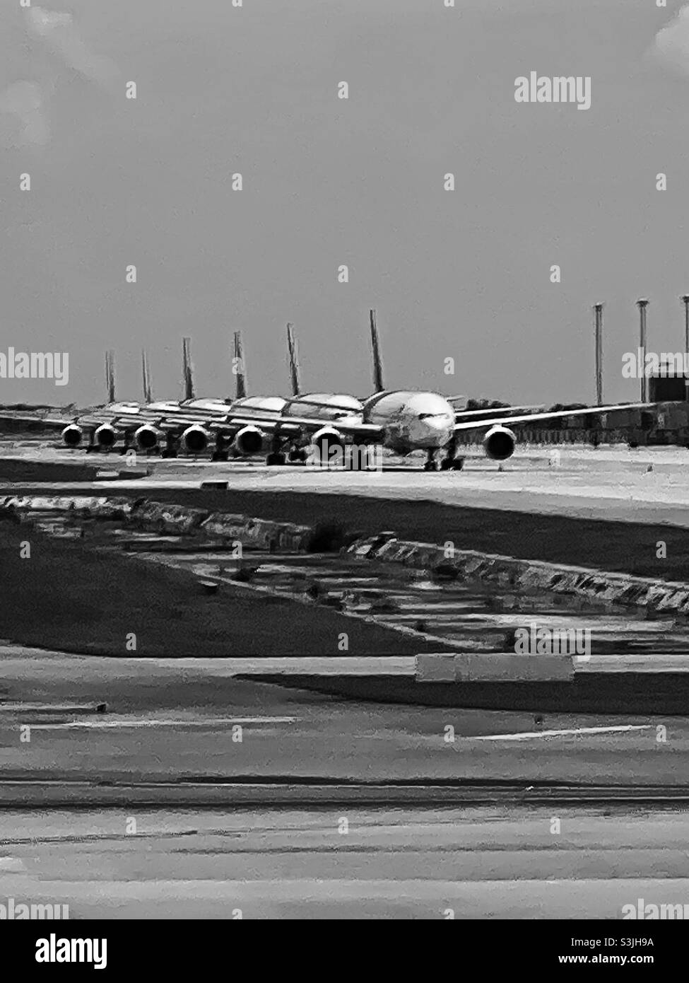 Rows of planes hi-res stock photography and images - Alamy