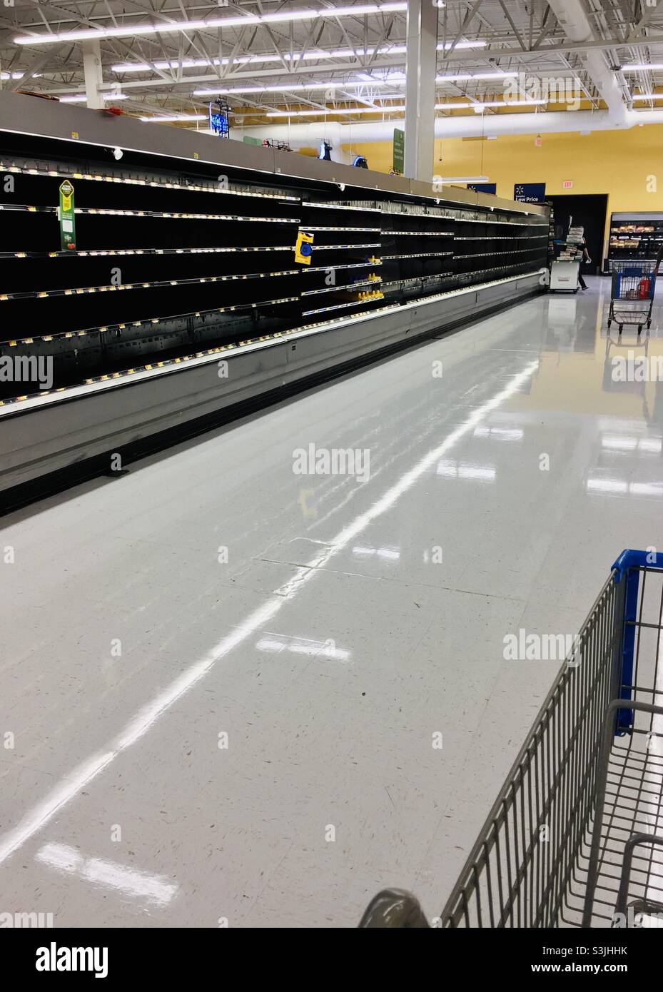 Empty warehouse shelves hi-res stock photography and images - Alamy