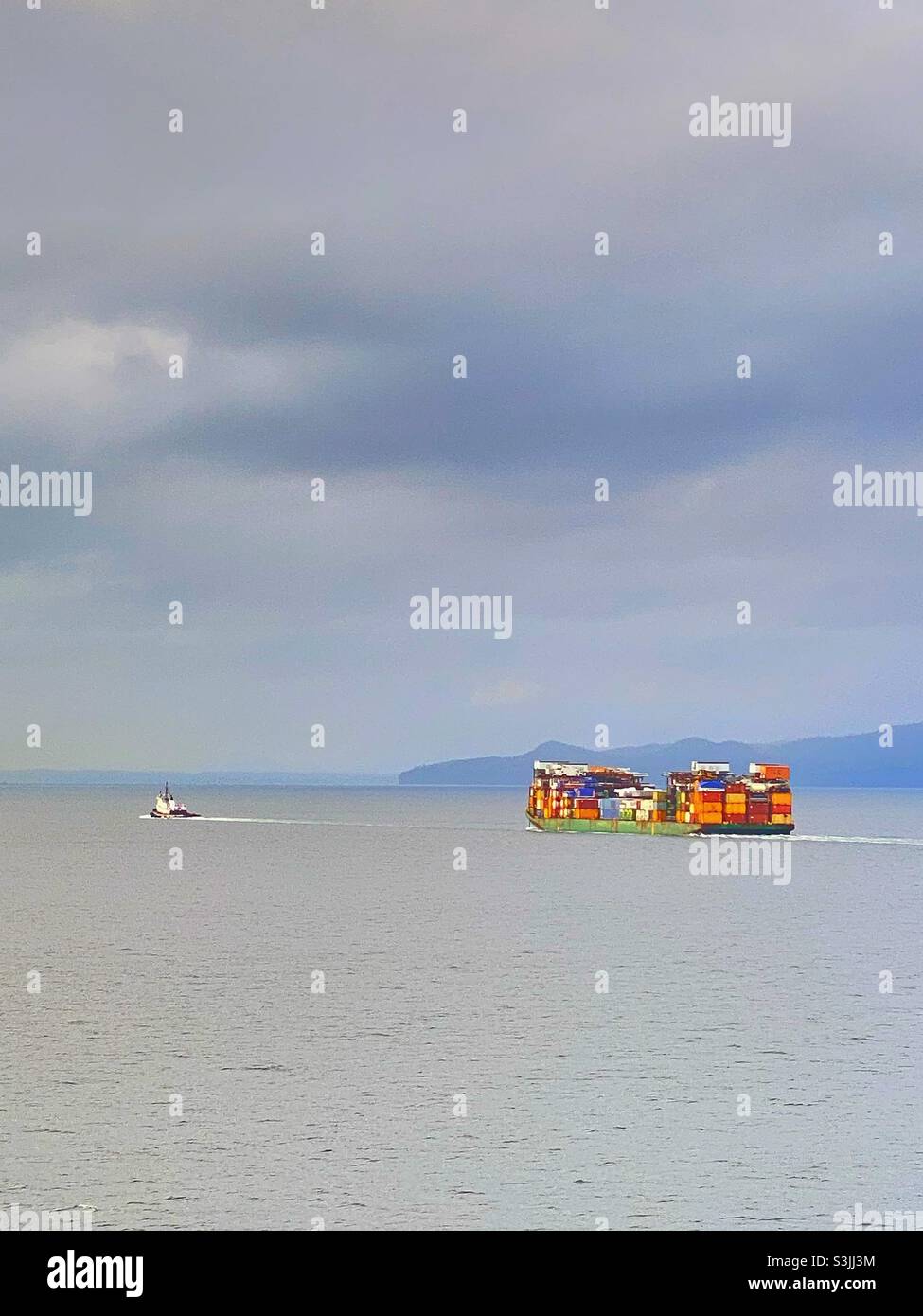 Supply barge hi-res stock photography and images - Alamy