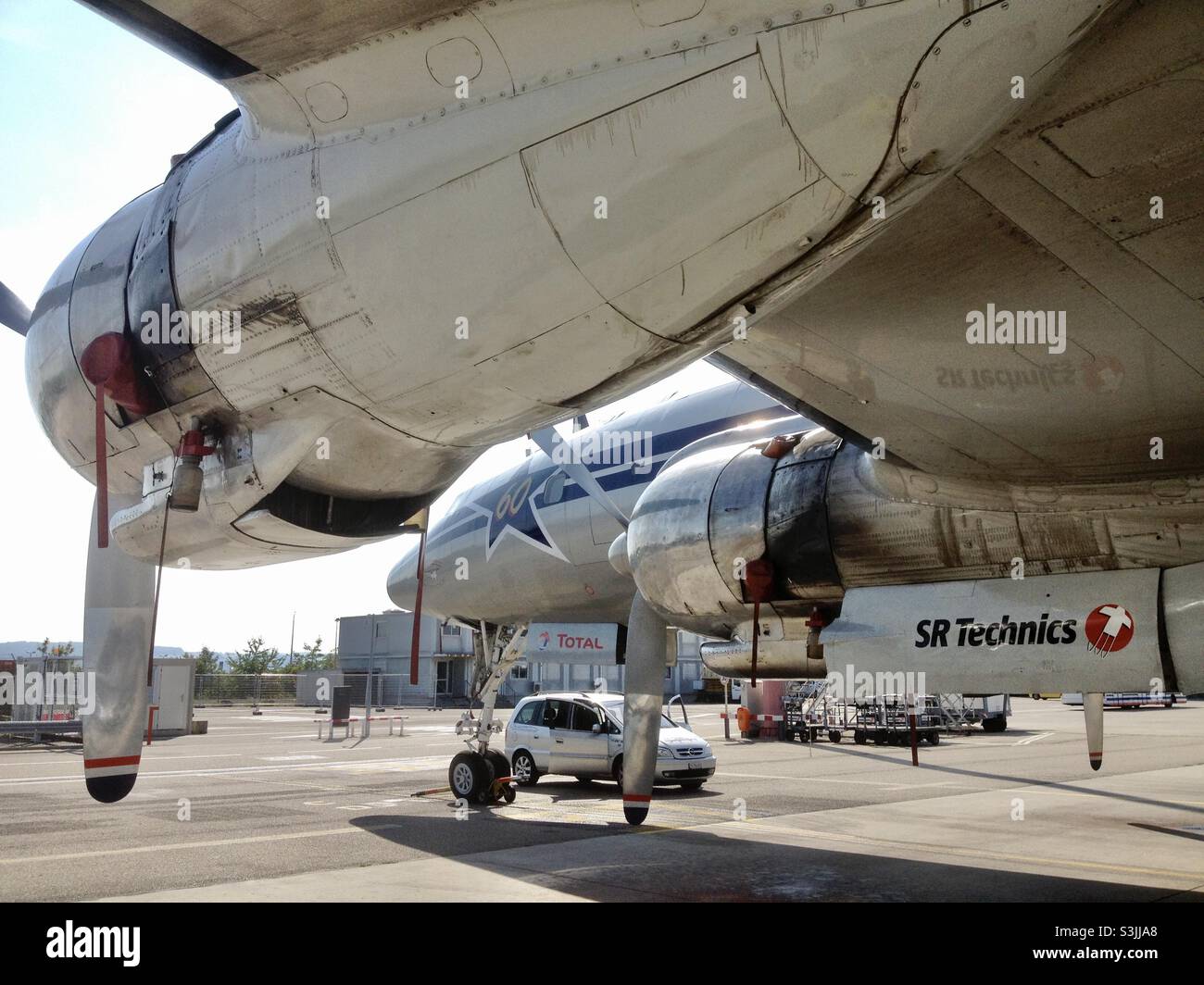 Lockheed super constellation aircraft hi-res stock photography and ...