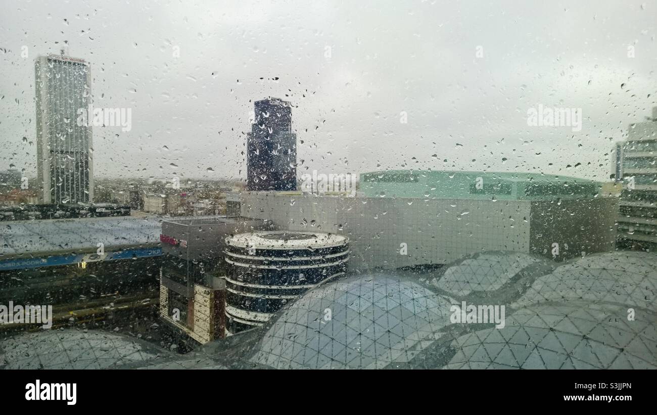 Rain through window hi-res stock photography and images - Alamy