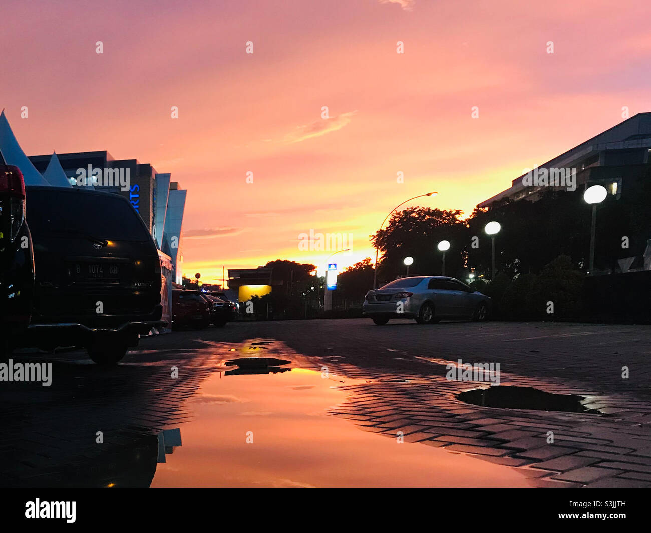 Beautiful red sky hi-res stock photography and images - Alamy