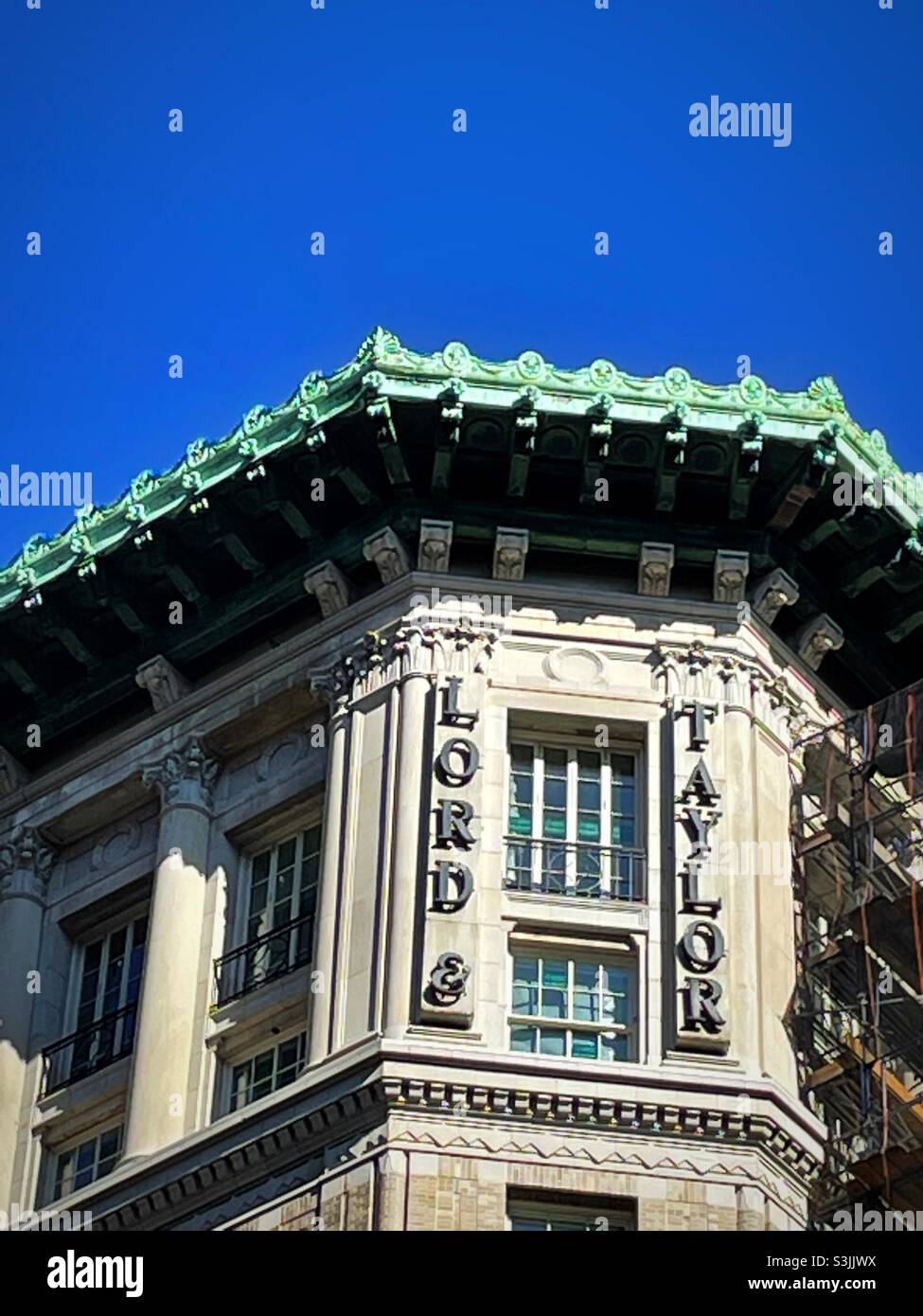 The Lord and Taylor building on fifth Avenue now houses other ...