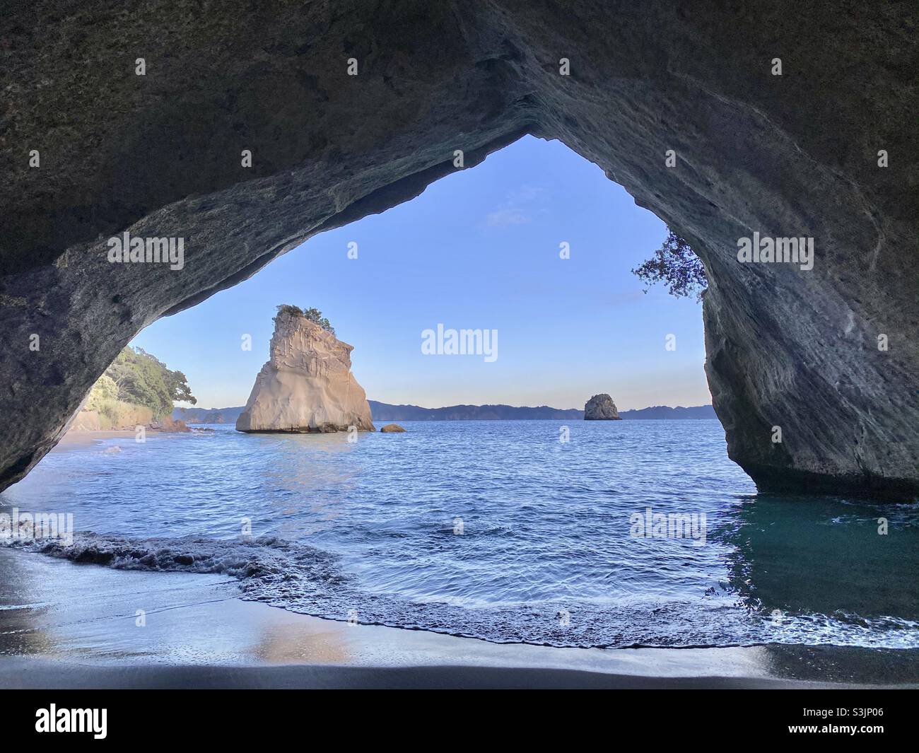 Cathedral Cove , New Zealand Stock Photo - Alamy