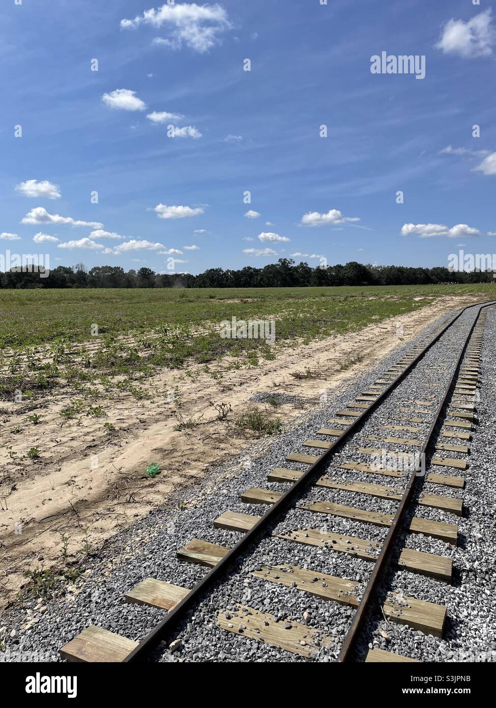 Railroad tracks in the rural countryside Stock Photo - Alamy