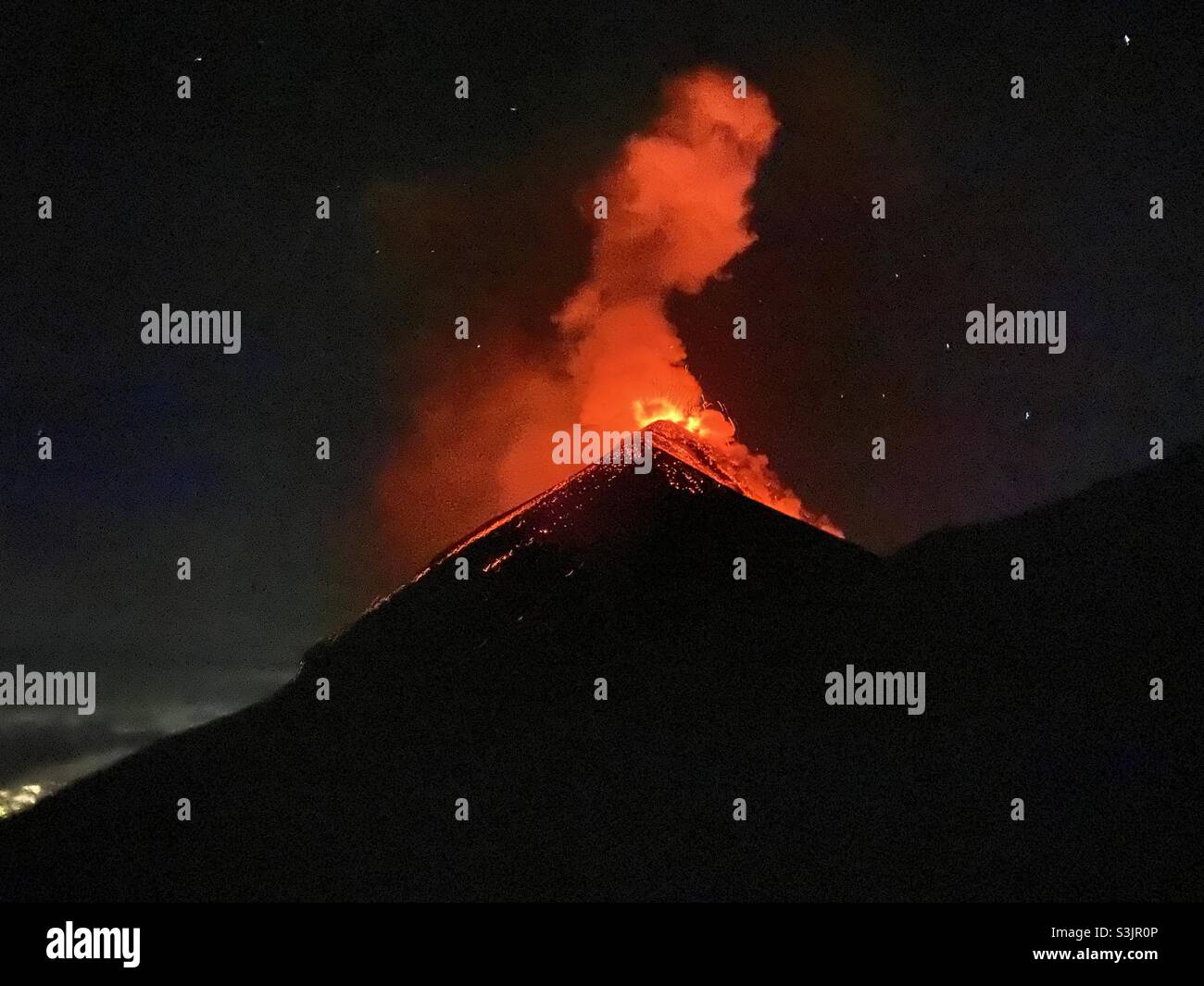 Volcan eruption guatemala hi-res stock photography and images - Alamy
