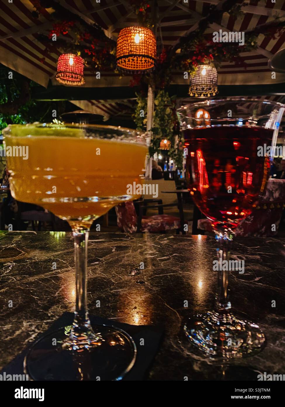 Drinks night out hi-res stock photography and images - Alamy