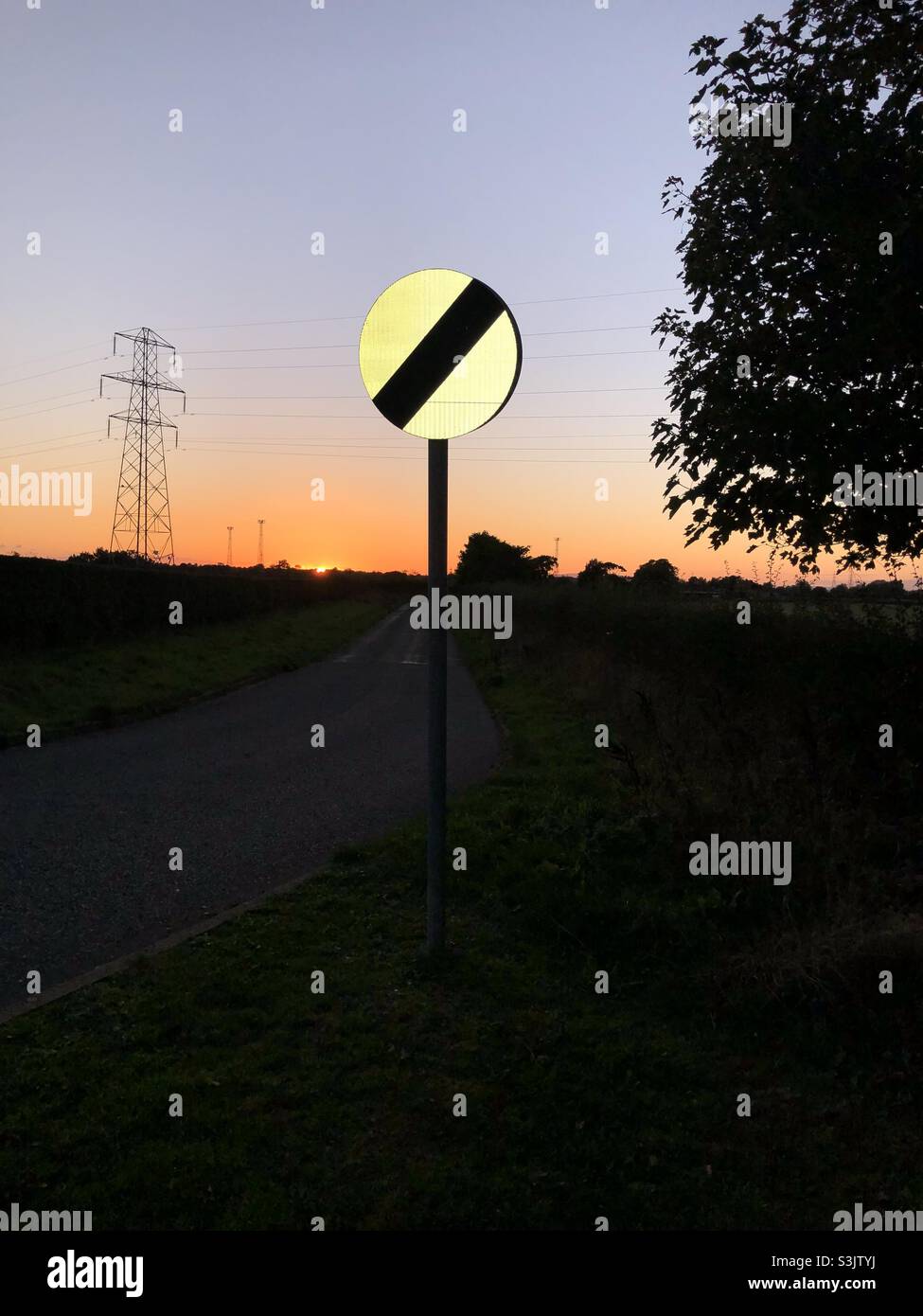 60 miles per hour sign hi-res stock photography and images - Alamy