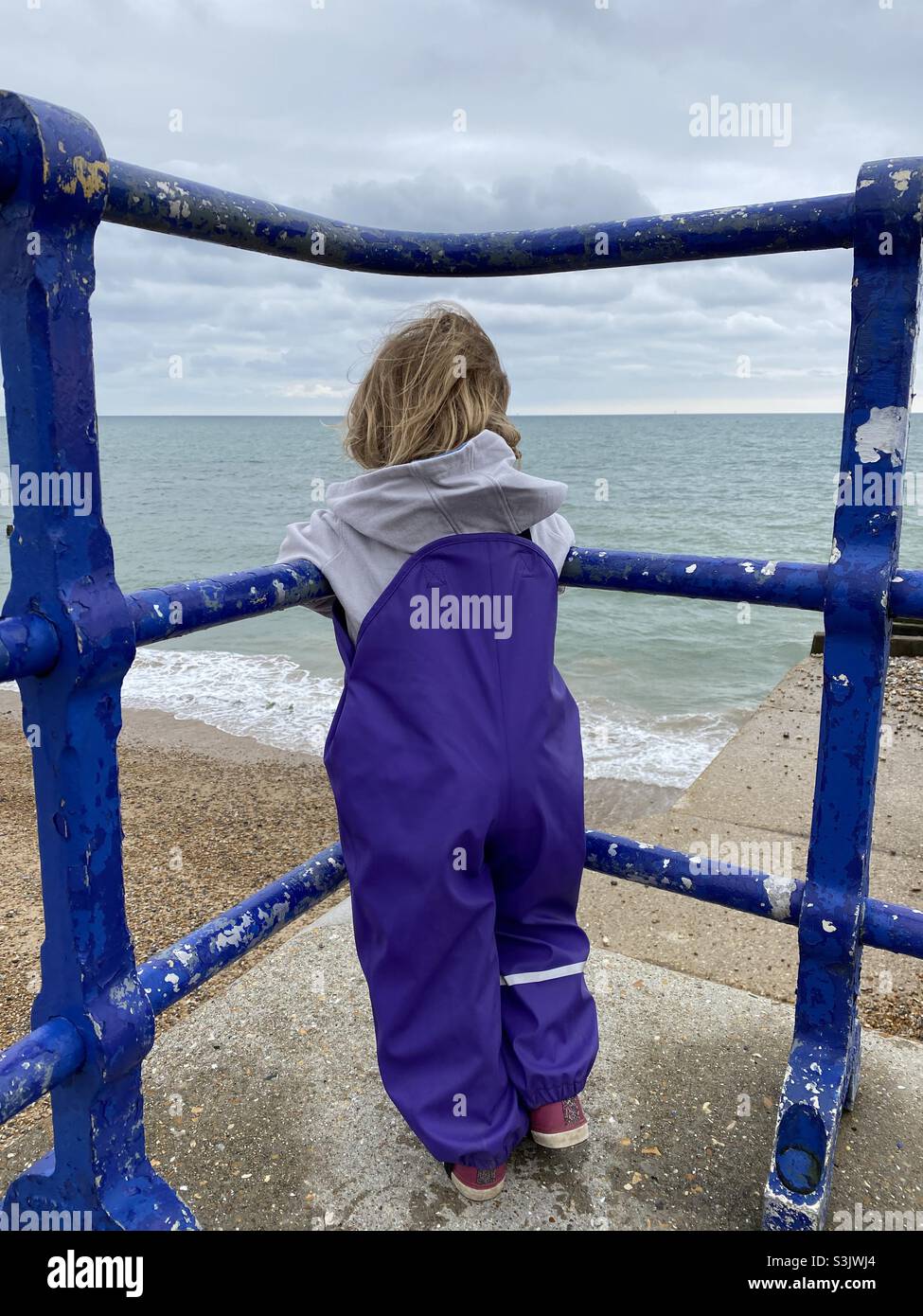 Lean on railing hi-res stock photography and images - Alamy